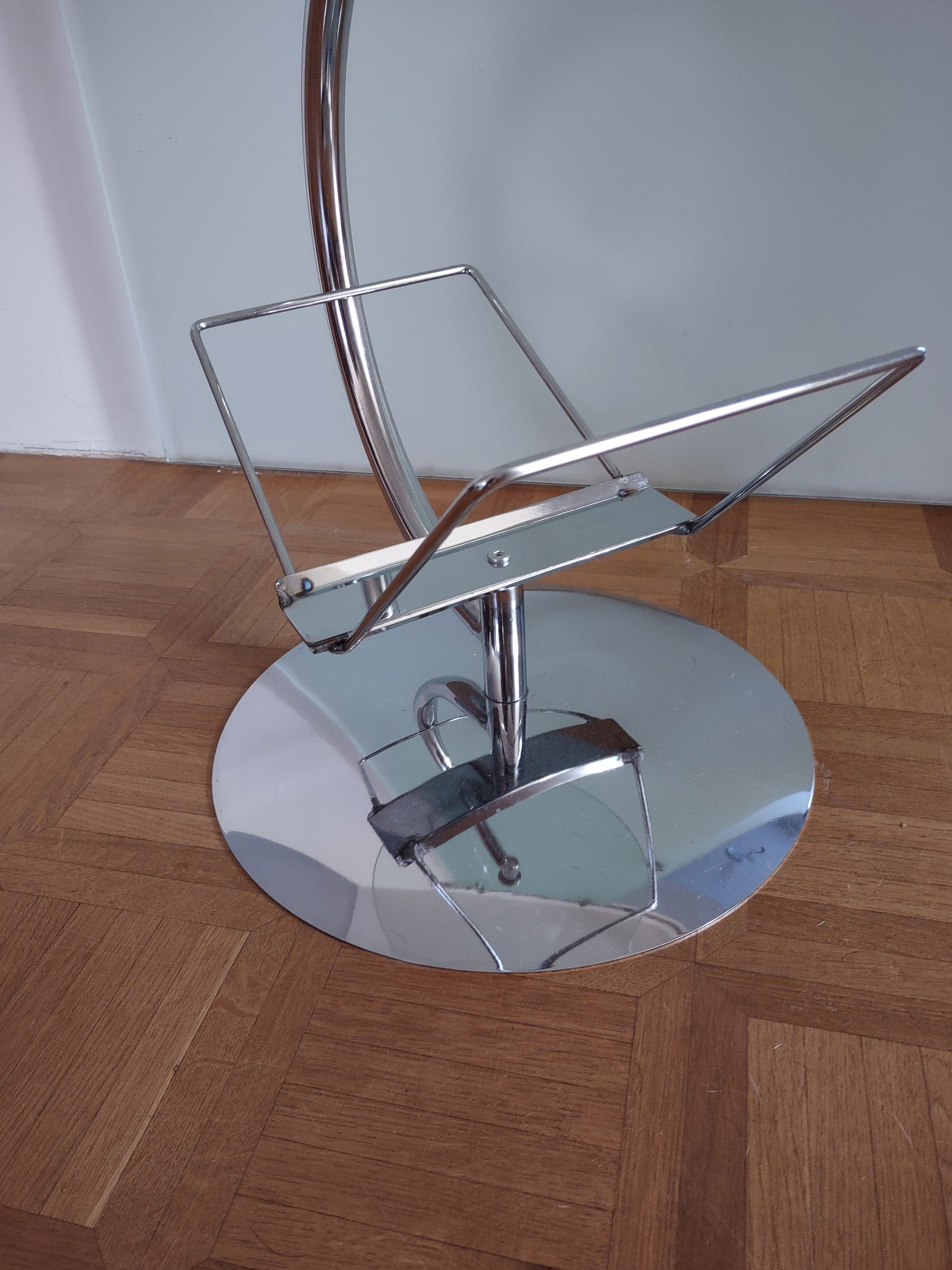 Vintage Kokoon Design Glass Chrome Side Table | €110 | Whoppah