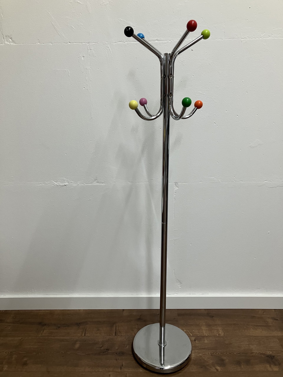 Vintage Sputnik 1960s Standing Coat Rack With 8 Bulbs | €145 | Whoppah
