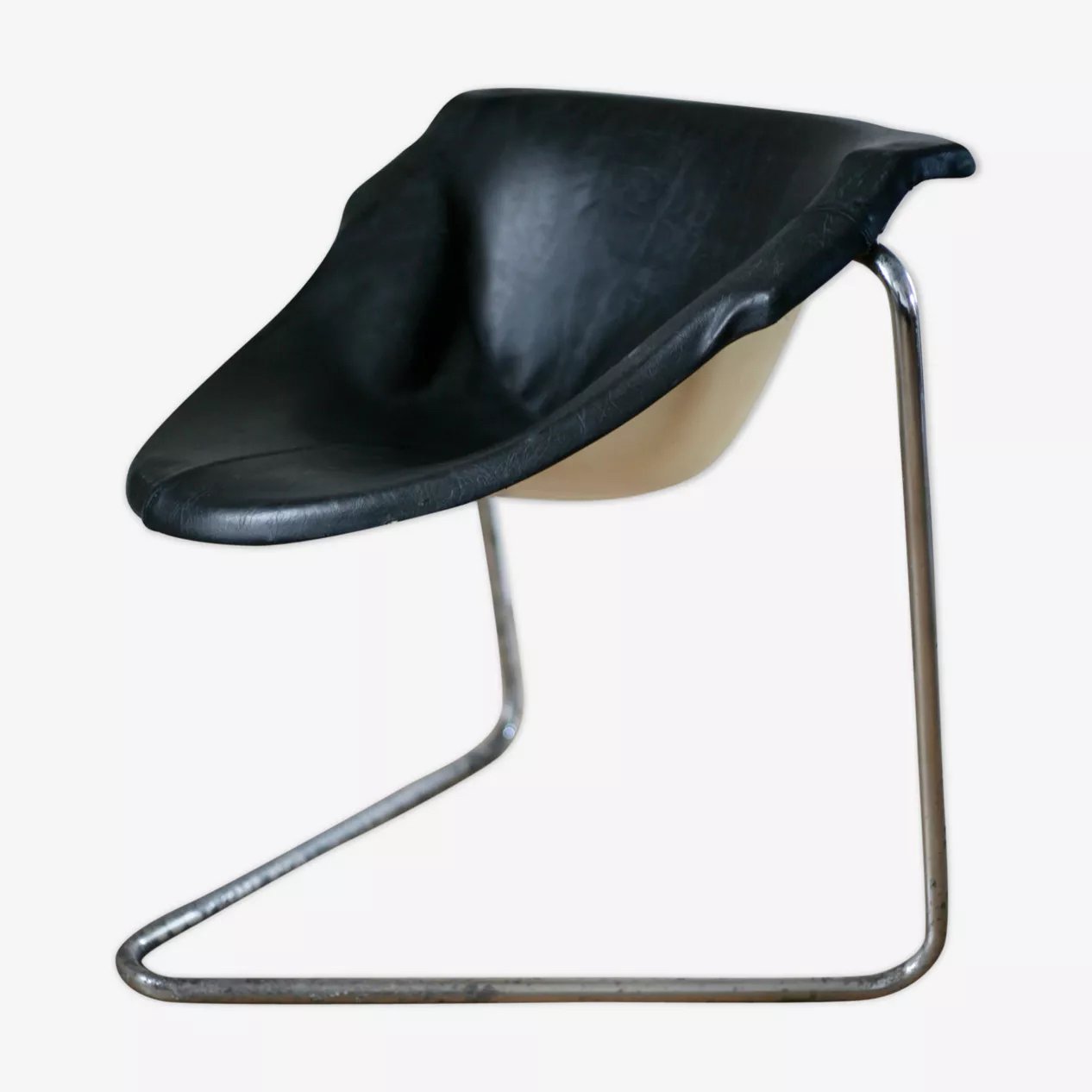 Pussycat Chair, Steiner Edition, Design by Kwok Hoi Chan | €600 | Whoppah