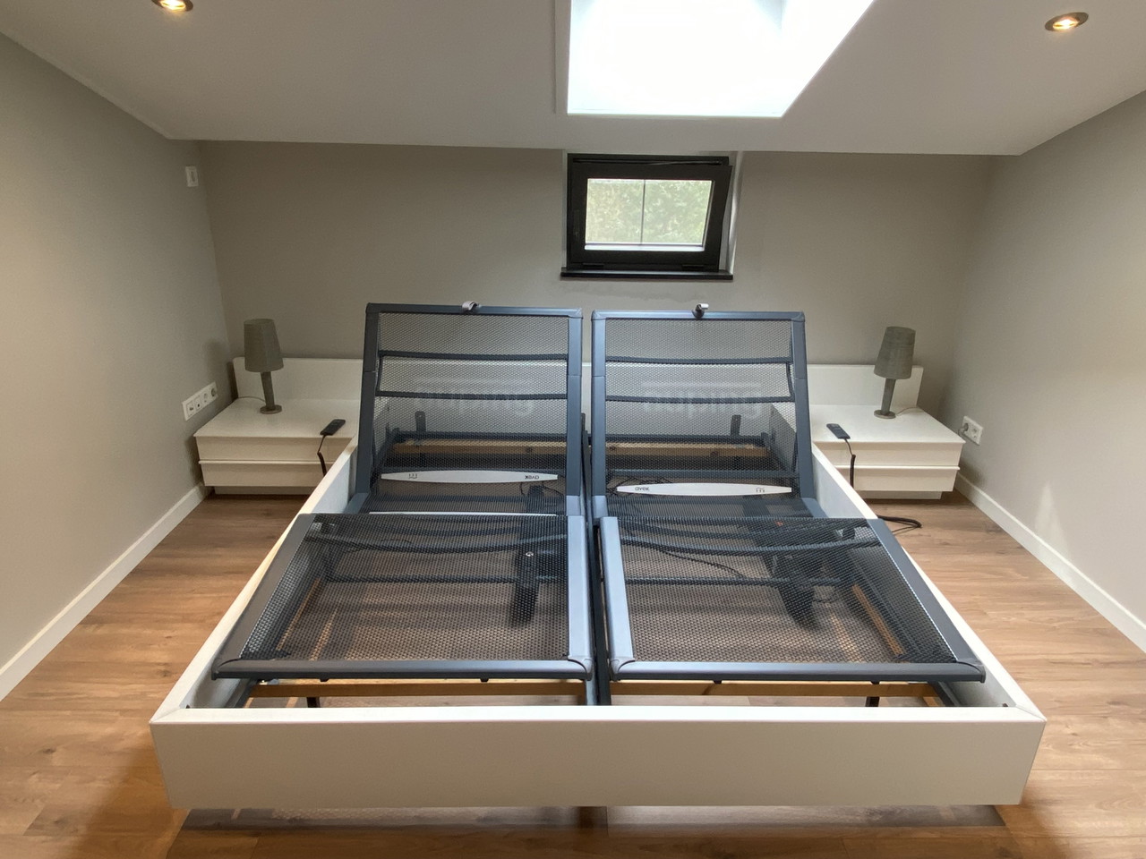 Interlubke Bed Furniture With El. Adjustable Auping mesh base | €499 ...