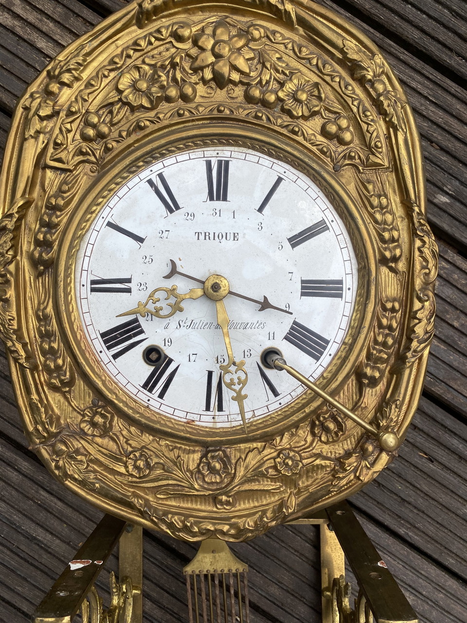Vintage Hanging Clock | €75 | Whoppah