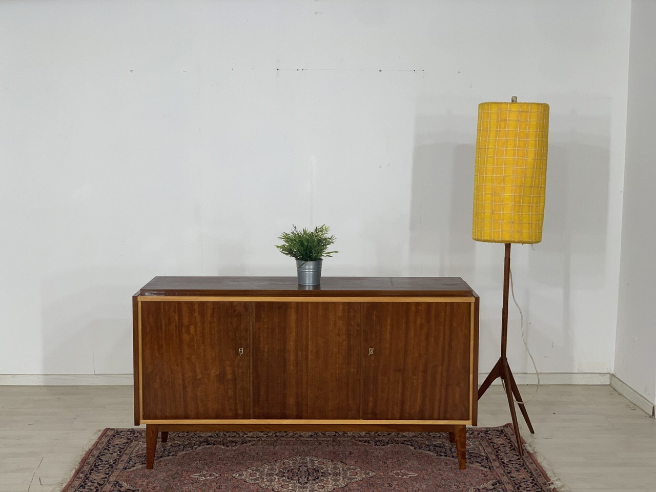 Mid Century ladekast buffetkast kast hal dressoir vintage | €649 | Whoppah