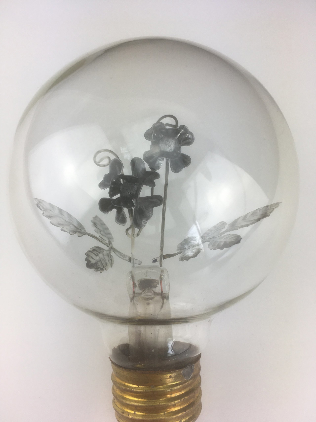 Aerolux gasontladingslamp met bloemen en blaadjes | €120 | Whoppah