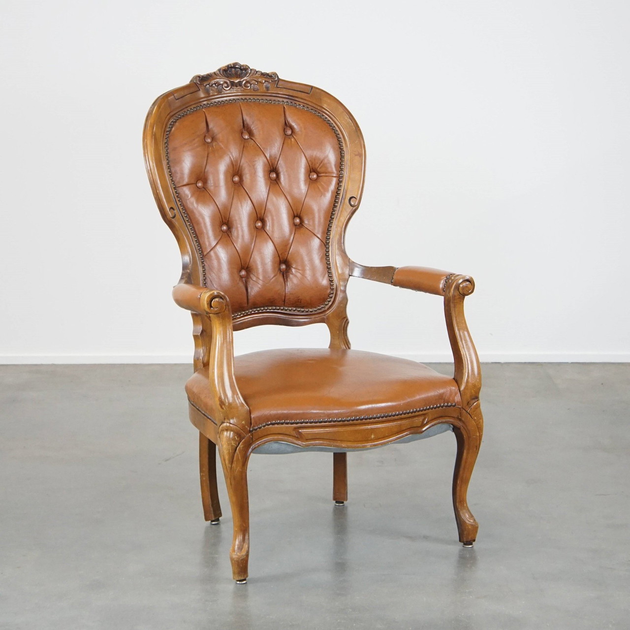 Rundleren Barokke Chesterfield Fauteuil Gecombineerd Met Hout | €290 ...