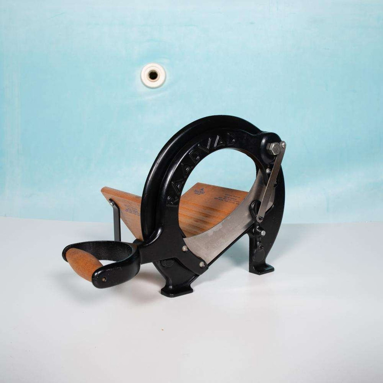 Vintage Raadvad broodsnijder, Danish kitchen accessoire | €172 | Whoppah