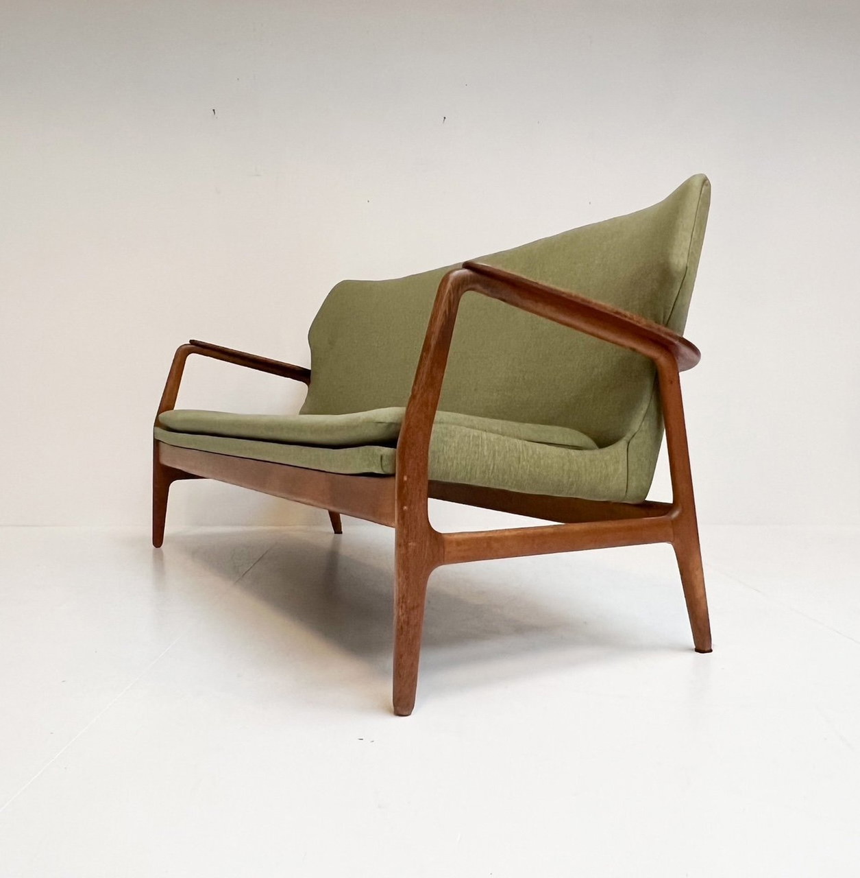 Sofa Edith van Arnold Madsen & Henry Schubell, jaren 1950 | €1,650 ...