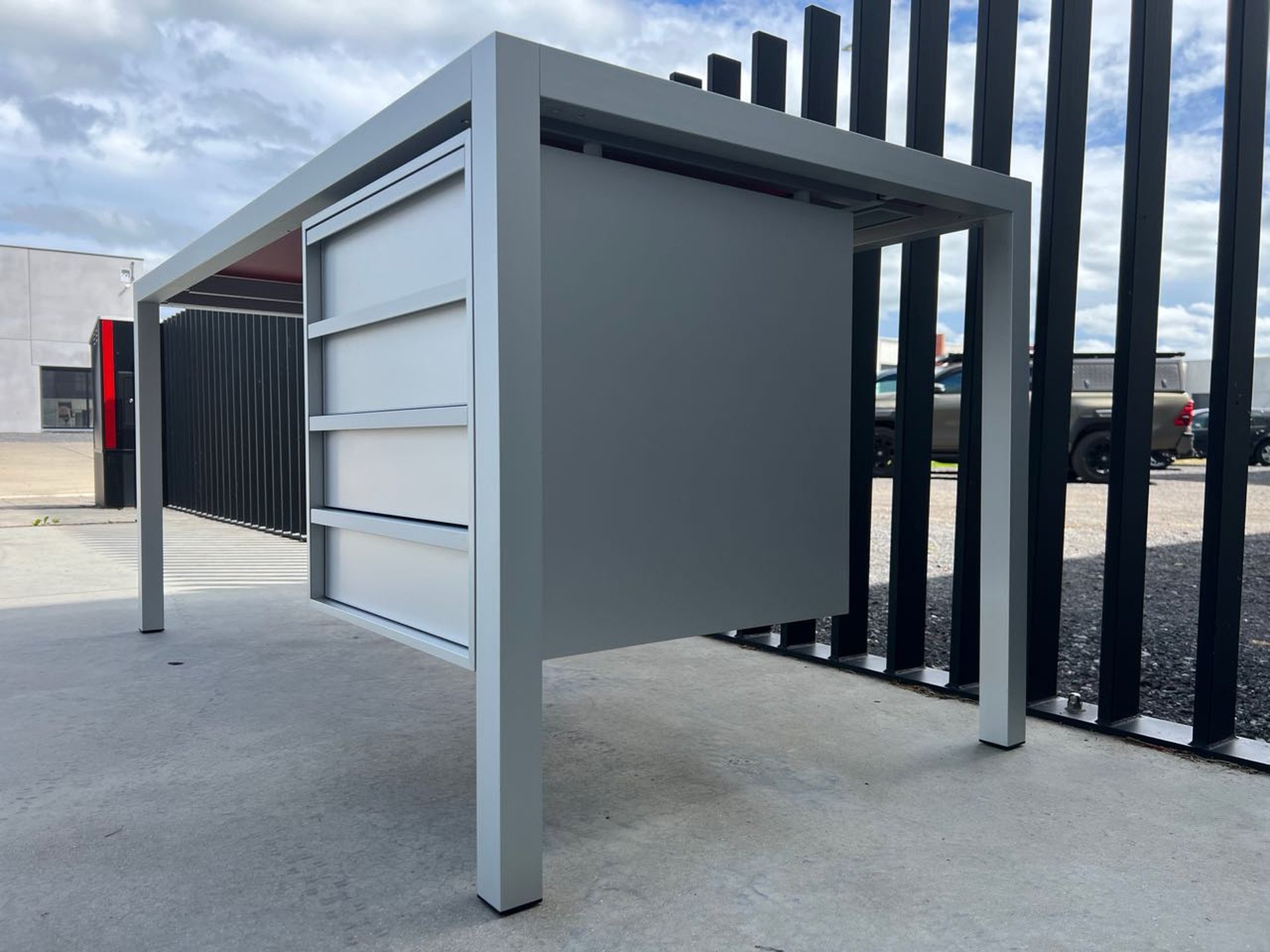 MDF Italia bureau | € 400 | Whoppah