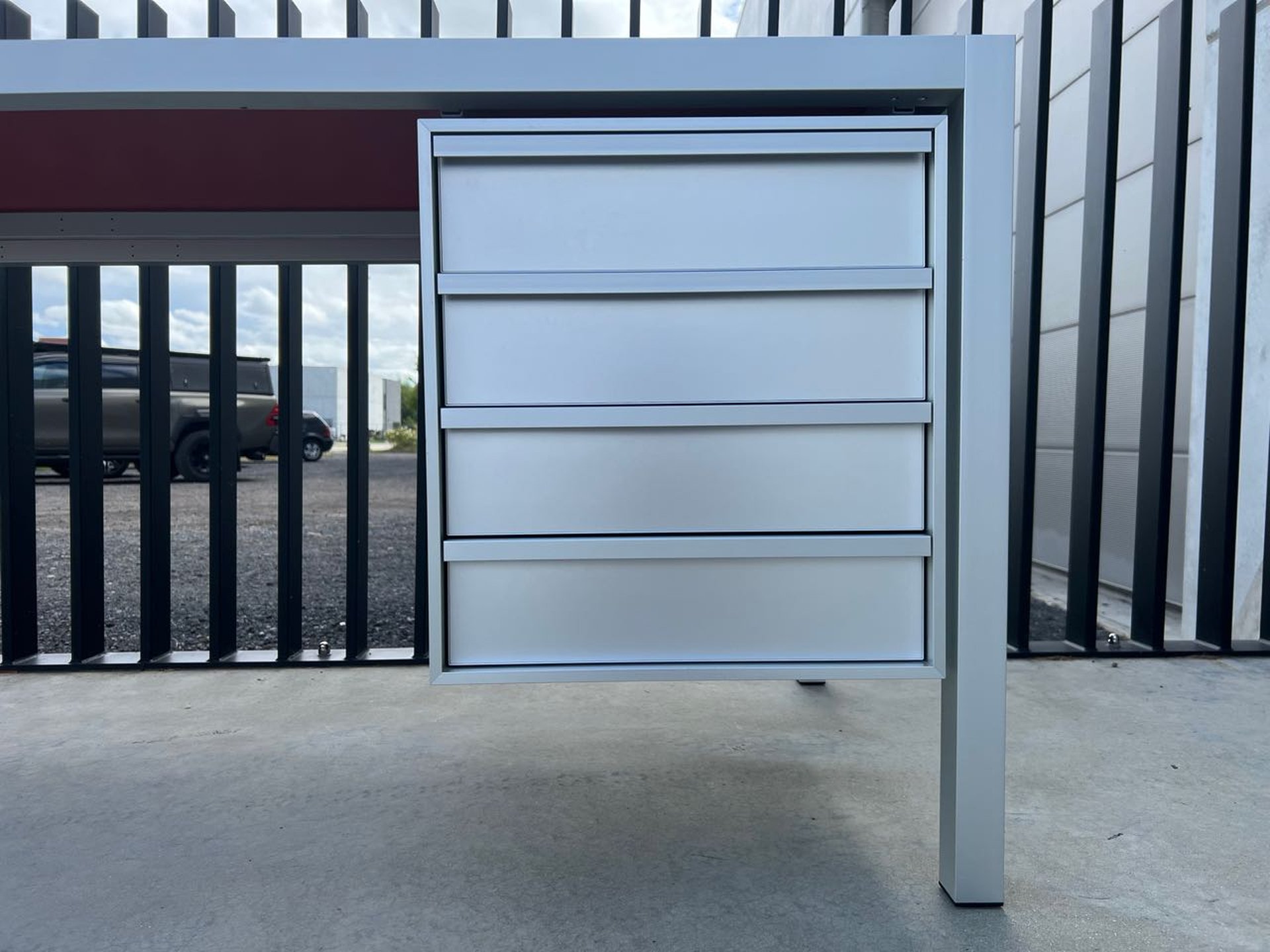 MDF Italia bureau | € 400 | Whoppah