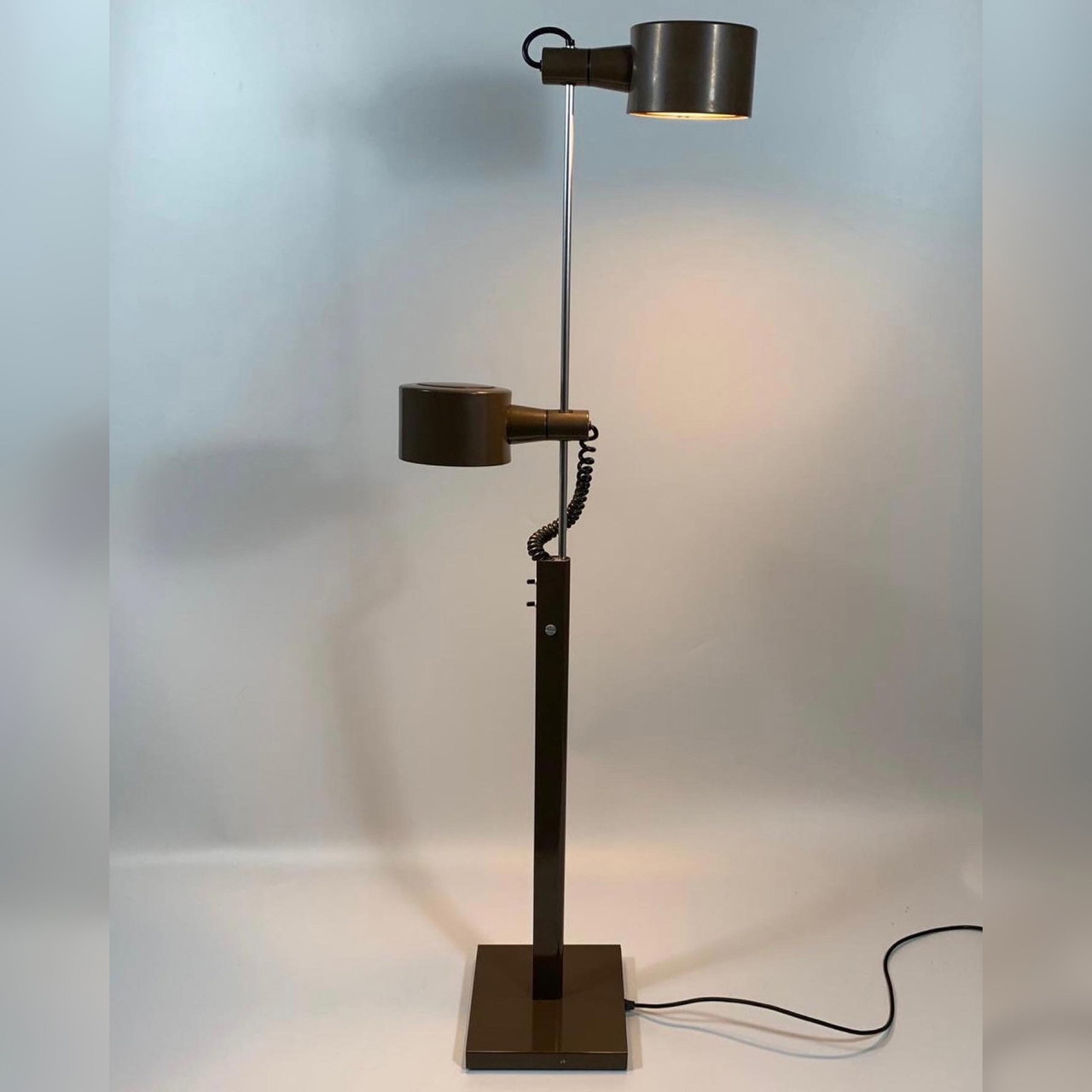 Vloerlamp Ronald Homes voor Conelight limited 1970 | €150 | Whoppah