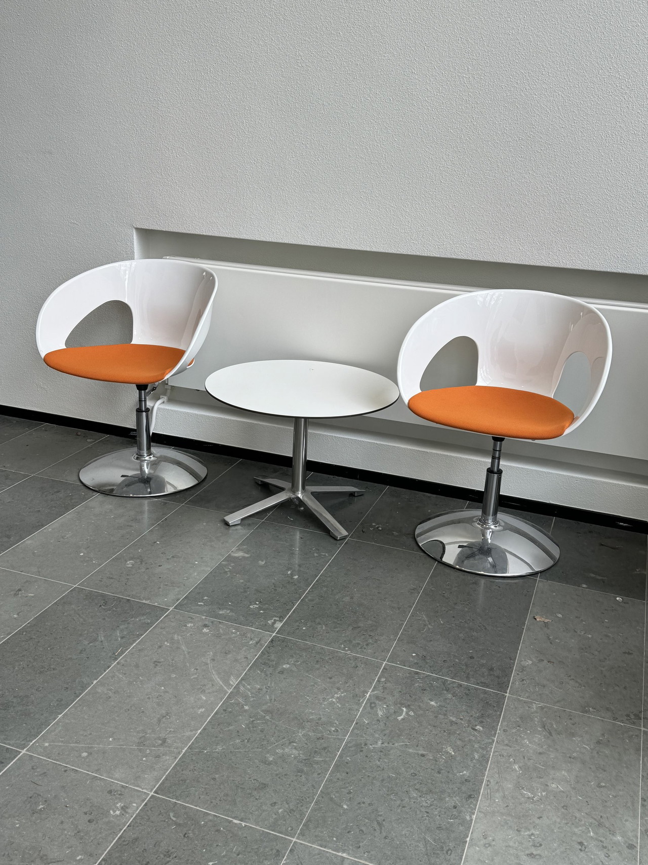 Kastel set (2x stoel 1x tafel) | €499 | Whoppah