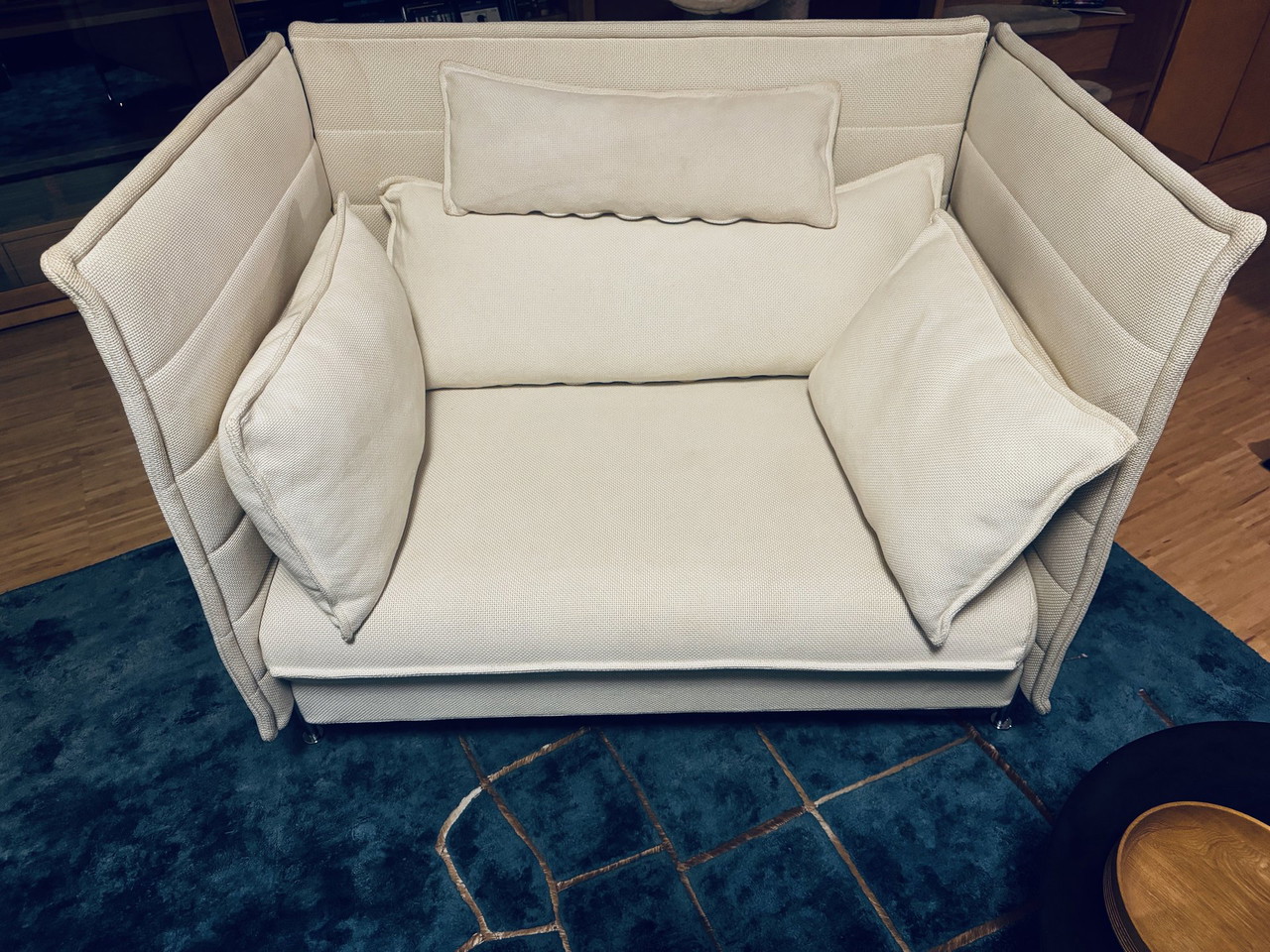Vitra Alcove Lovechair 2-zits fauteuil Sofa Ecru Beige | €2,800 | Whoppah