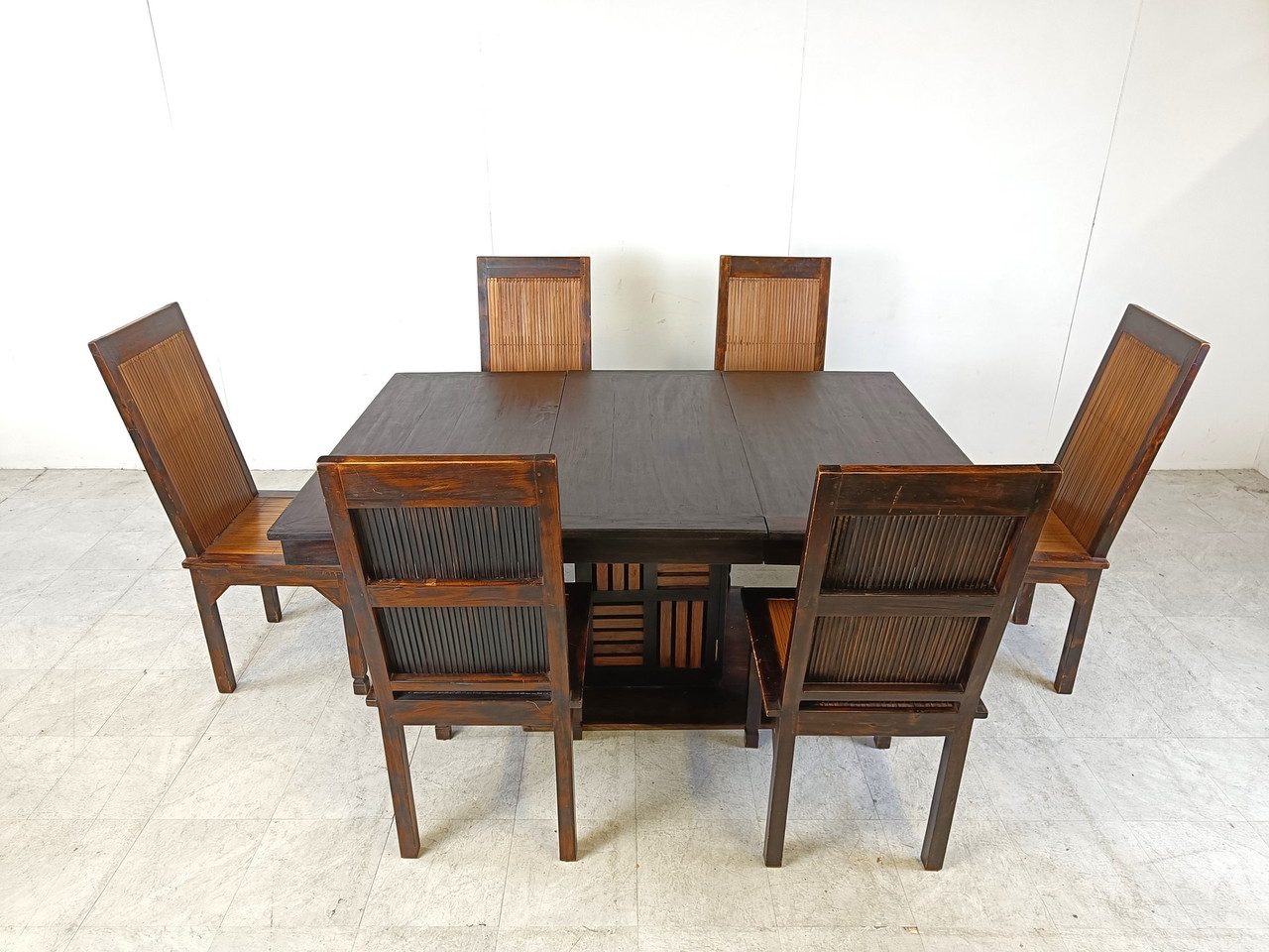 Mid century bamboe eetkamerstoelen met hoge rugleuning en tafel | € ...