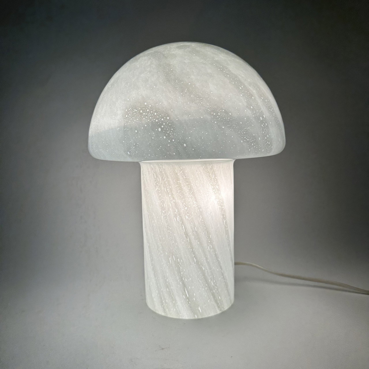 Tafellamp mushroom Jaren 70 melkglas | €475 | Whoppah