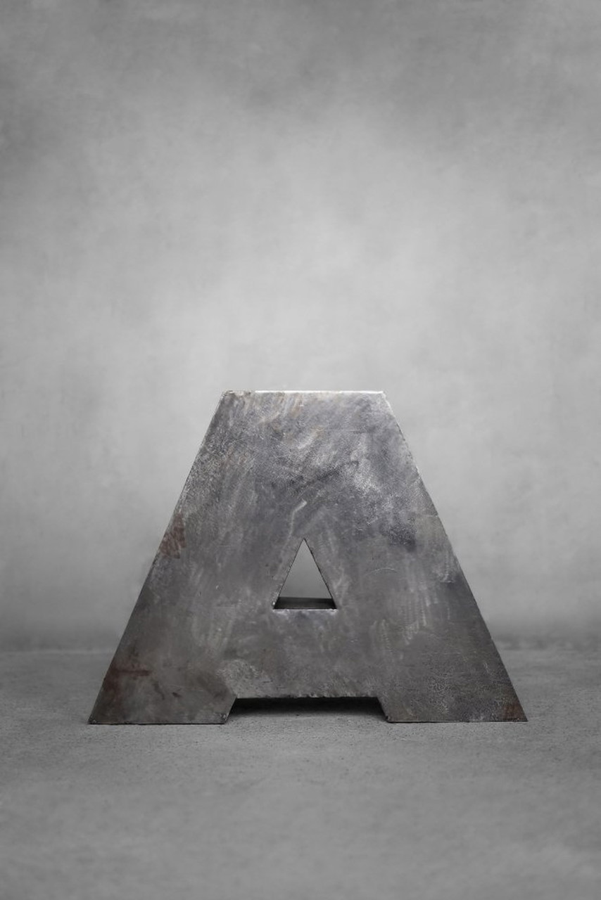 Vintage grote industriële Poolse metalen letter A, 1950S | €545 | Whoppah