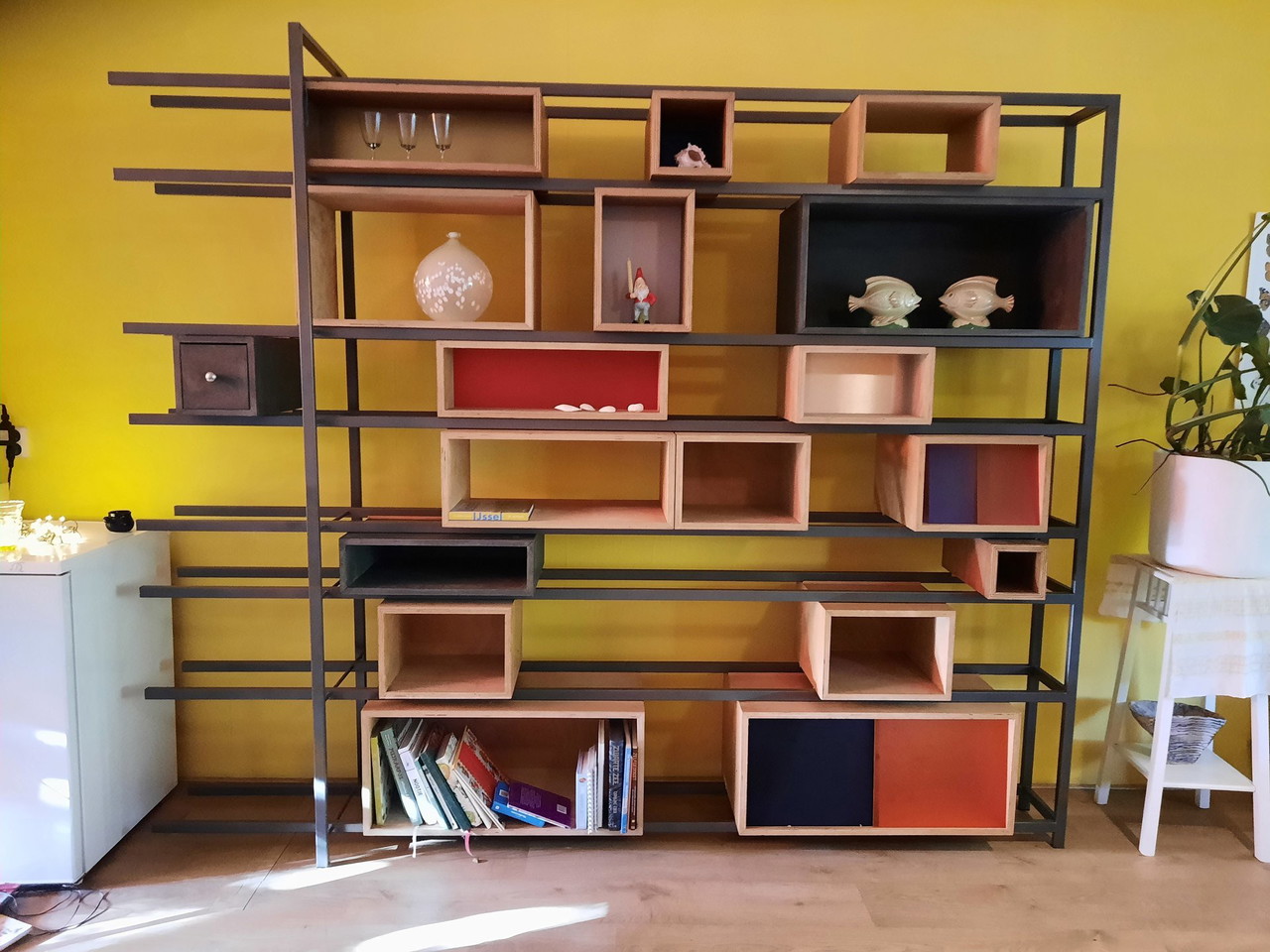 Vitrinekast - Roomdevider | €950 | Whoppah