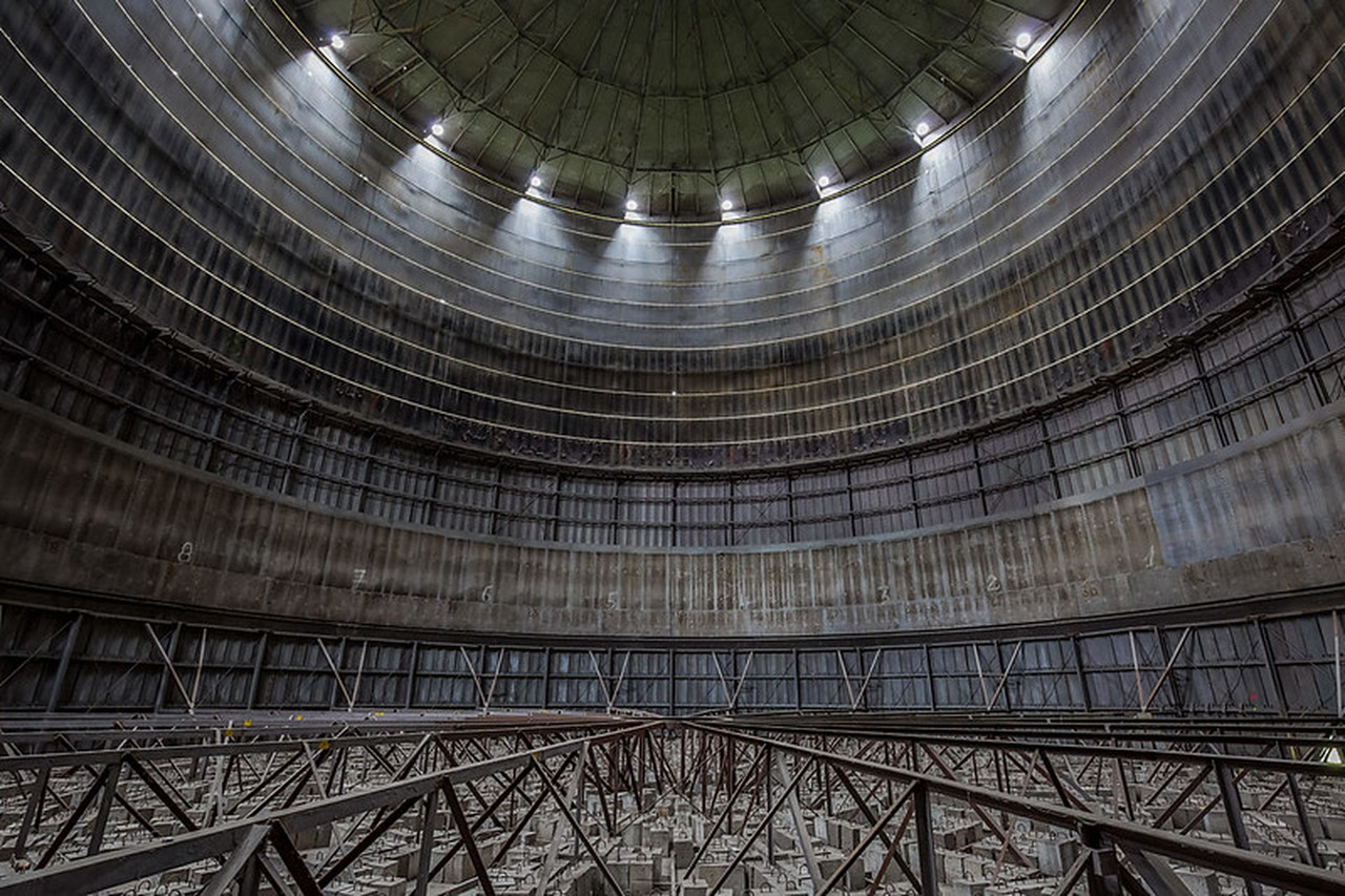 Jef Peeters - Verlaten Gasometer | €399 | Whoppah
