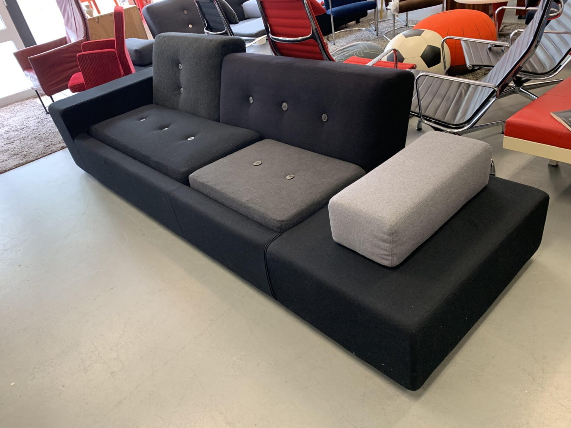 Vitra Poldersofa XL by Hella Jongerius | €3,850 | Whoppah