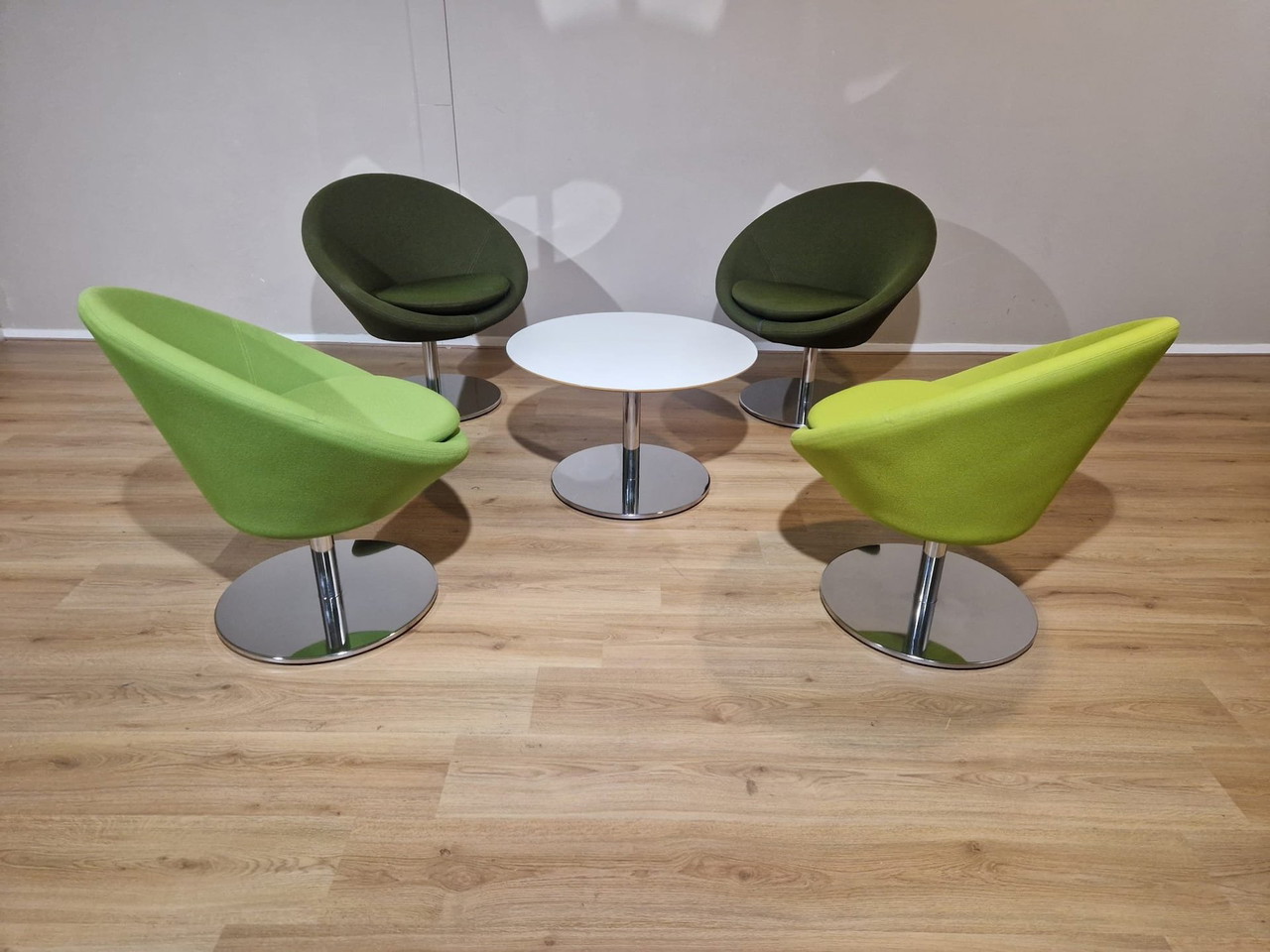 4X Allermuir Conic Stoelen - Tafel - Design - Groen - Wit | €1,300 ...
