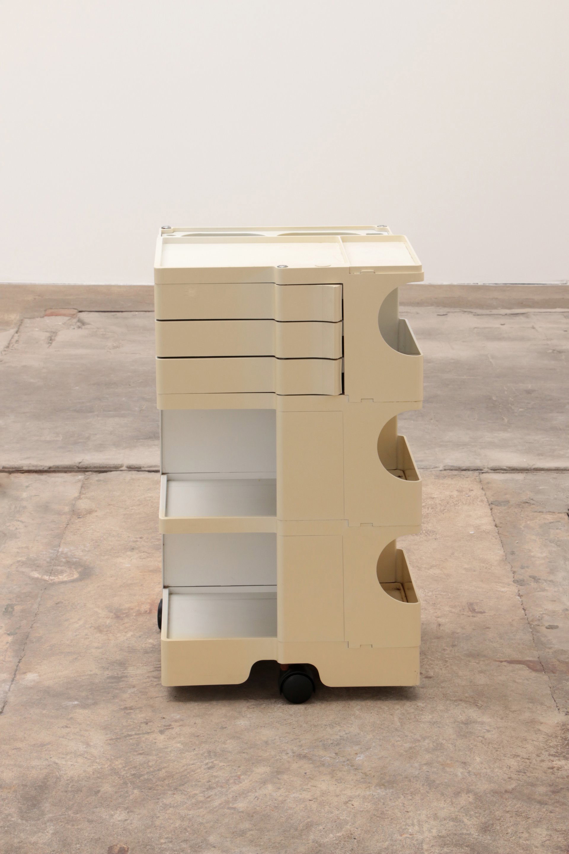 Space Age witte Joe Colombo 'Boby' storage trolley, 1970s | €395 | Whoppah