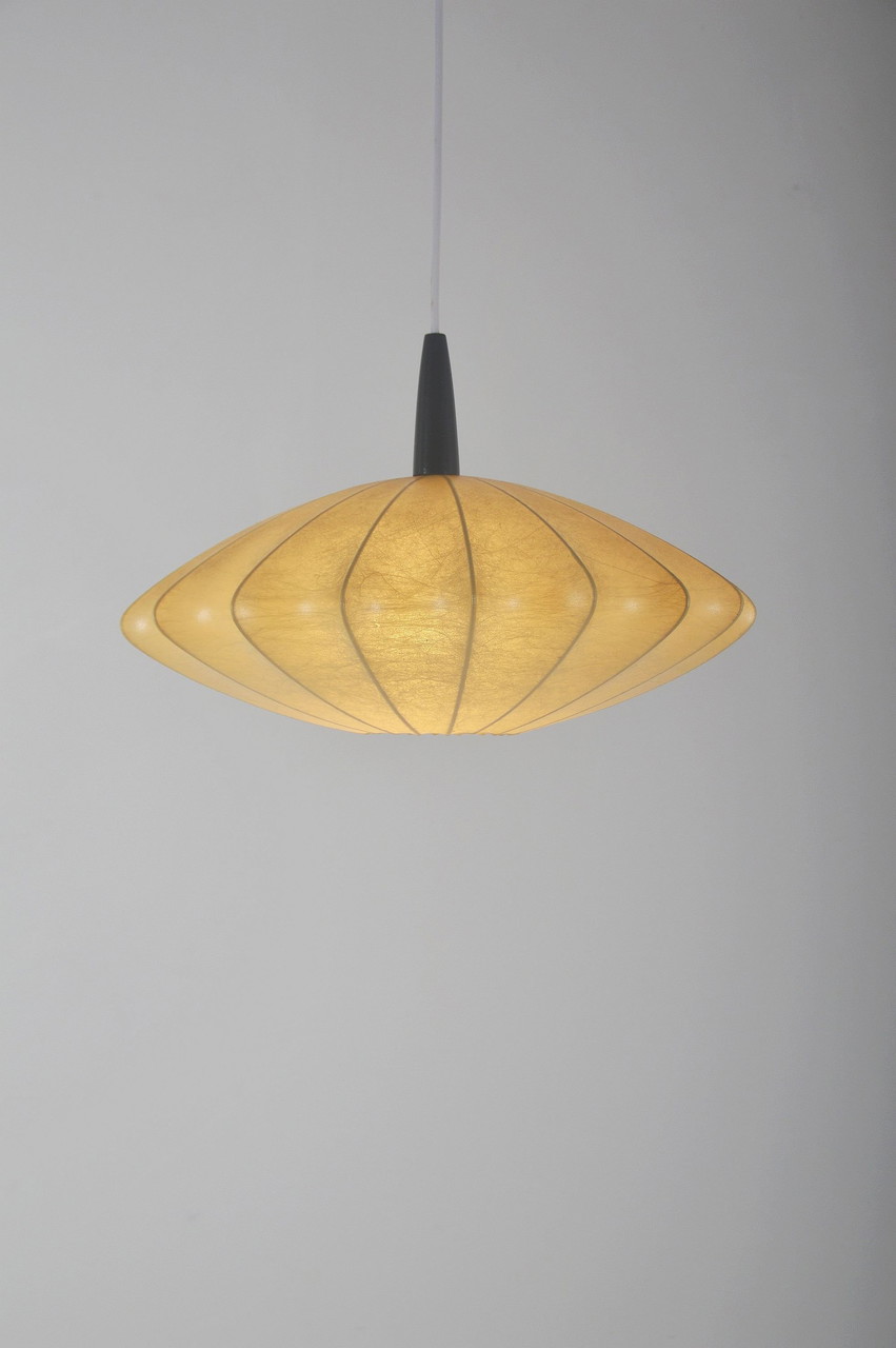 Vintage Cocoon Hanglamp In Ufo-Vorm, Jaren '60 | €850 | Whoppah