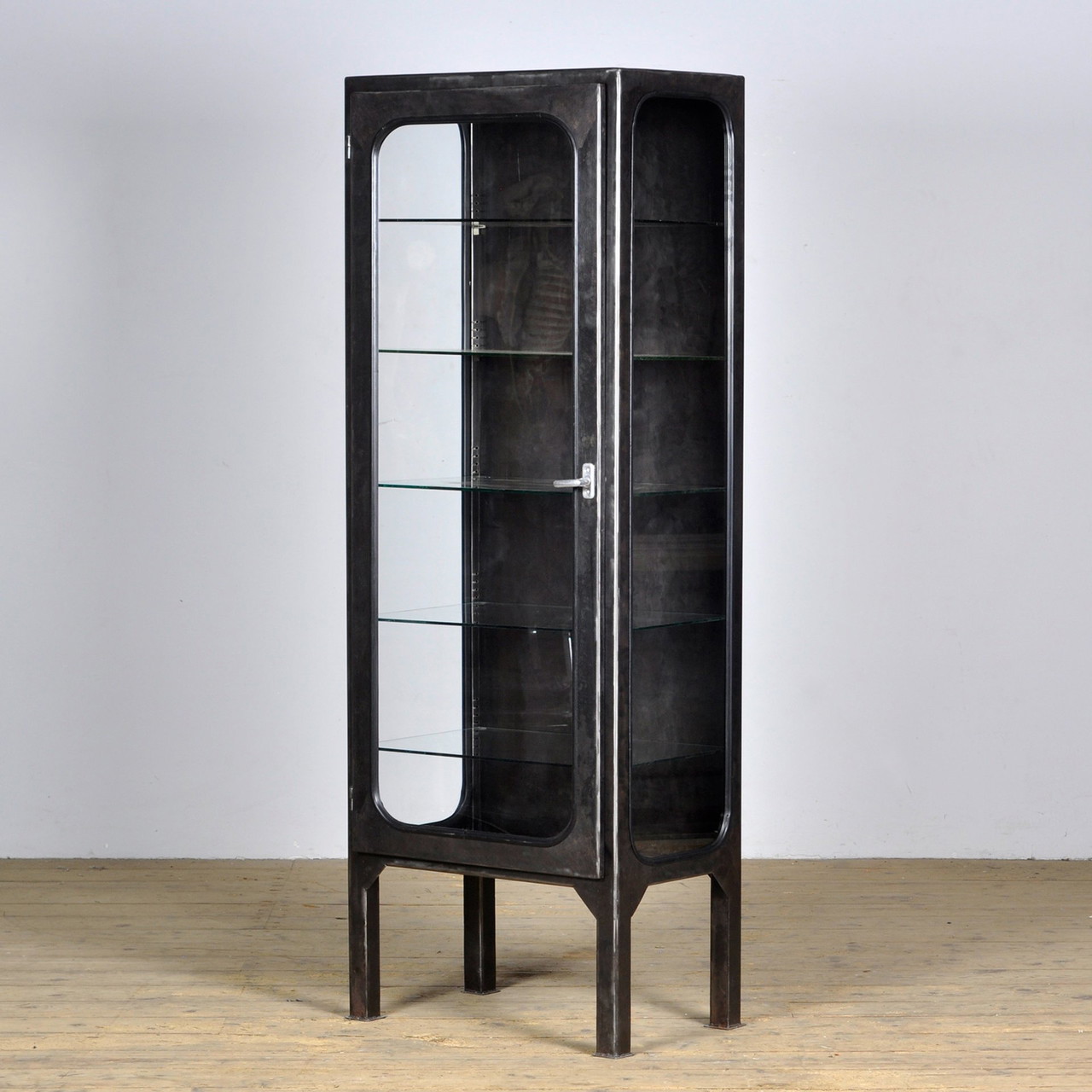 Vintage medische kast van Glas en IJzer , jaren 70 | €1,250 | Whoppah