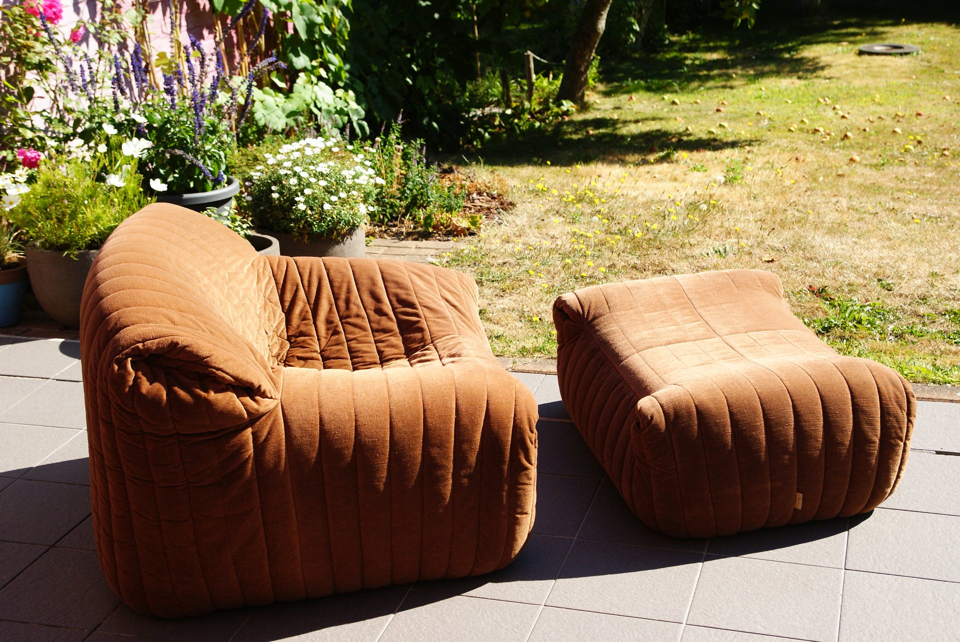 Cinna/ Ligne Roset model Sandra Eénzit met Ottoman | €2,850 | Whoppah