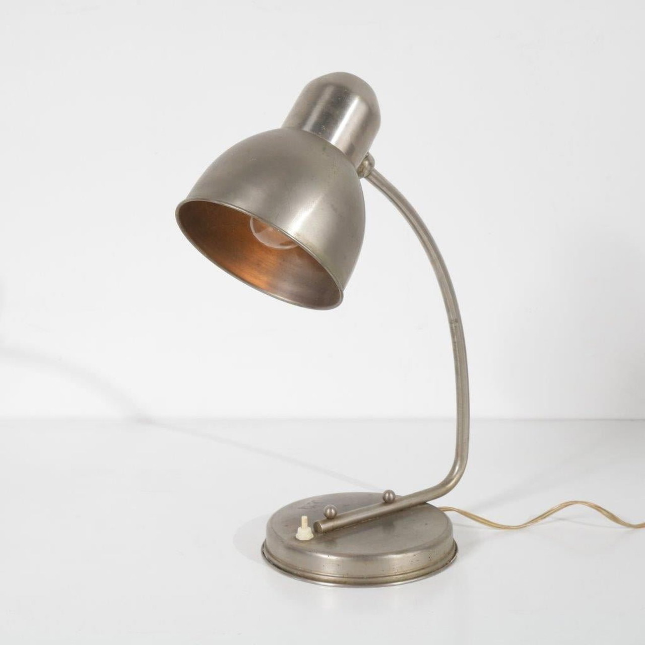 1930s Daalderop Chrome metal desk lamp | €261.90 | Whoppah