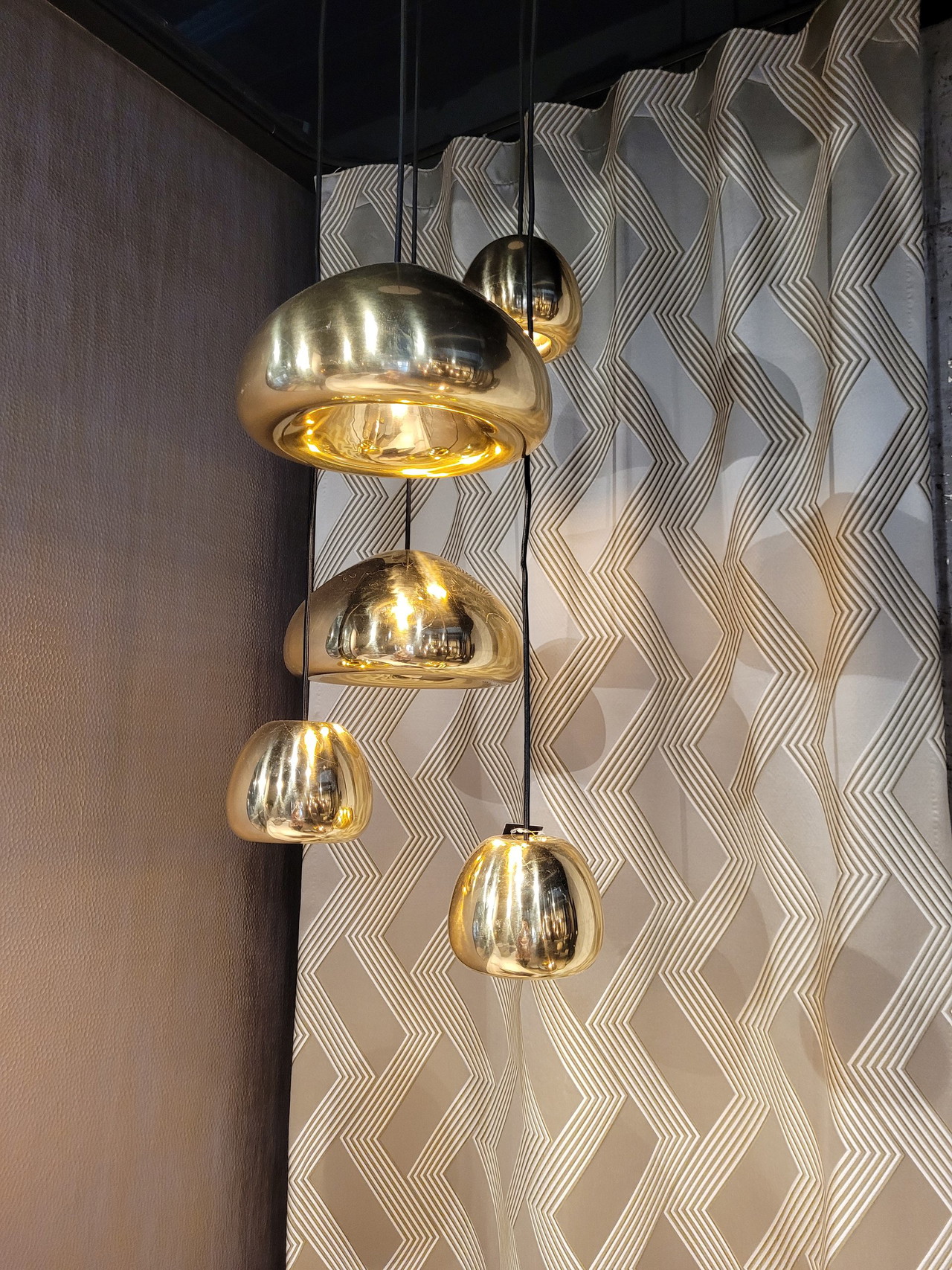 Tom Dixon Void pendant lights set gold | €1,900 | Whoppah