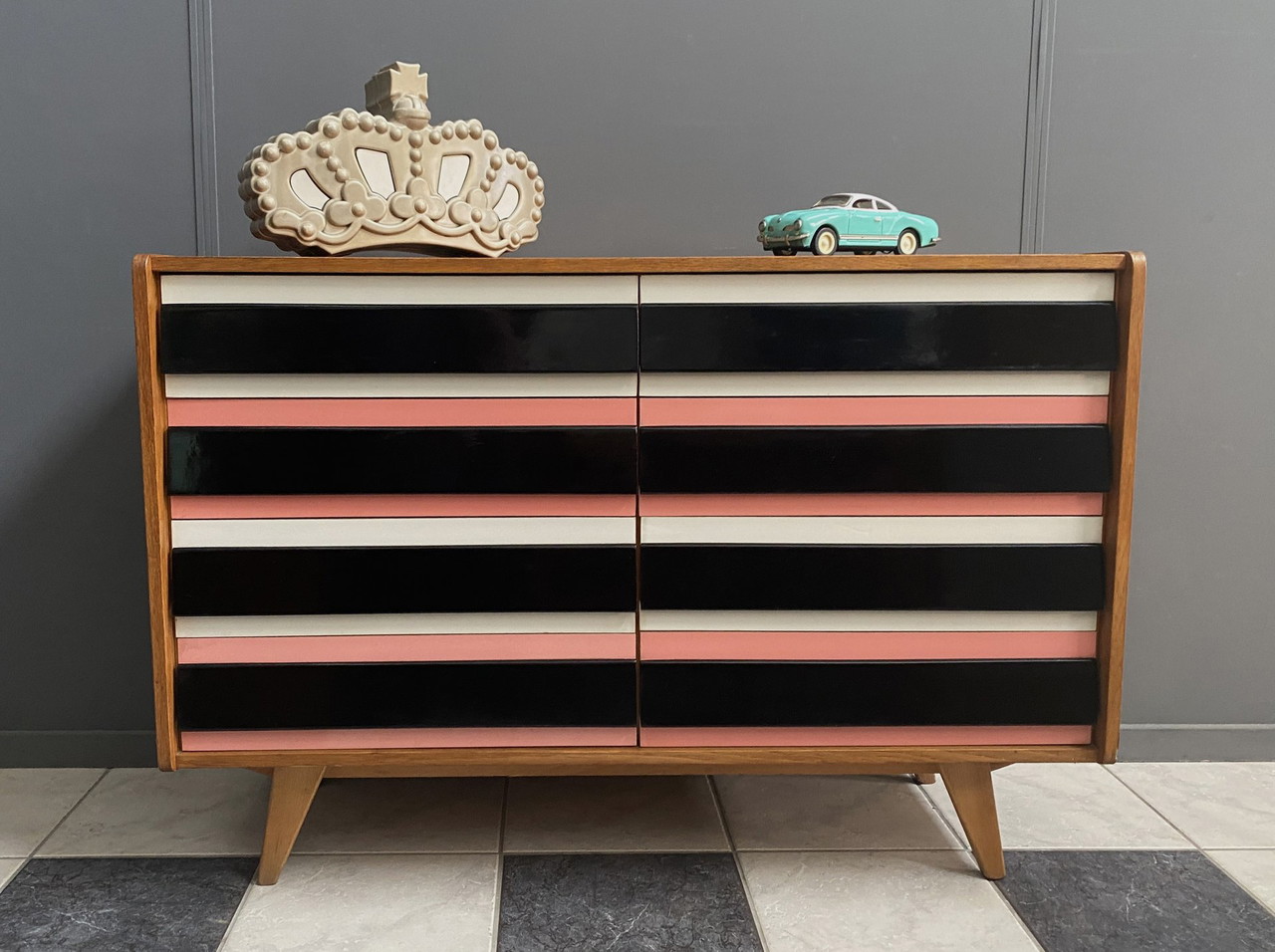 Buffet rose à triple façade de Jiri Jiroutek pour Interier Praha 1960s ...