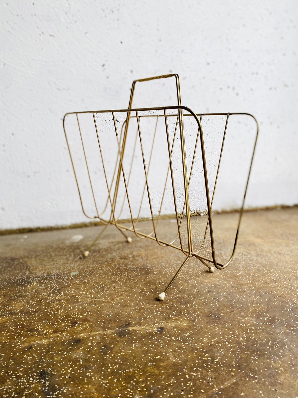 Vintage magazine rack String Design | €60 | Whoppah
