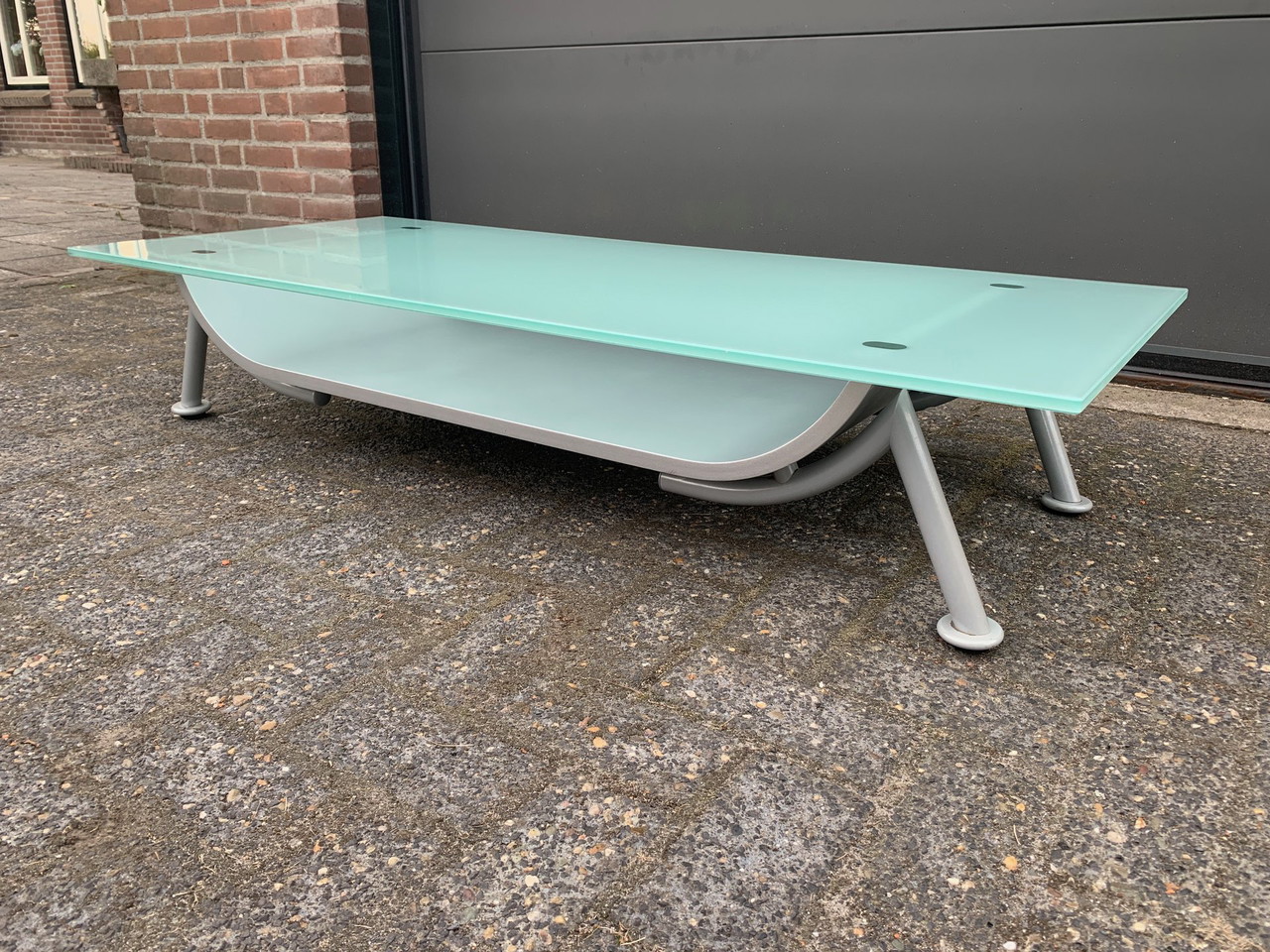 Leolux Rooby coffee table | €380 | Whoppah