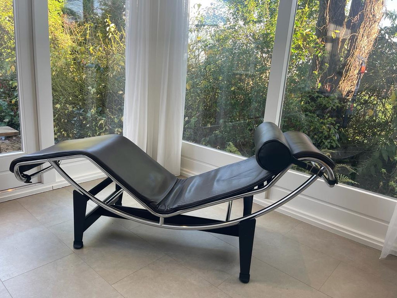 Cassina LC4 chaise longue by Le Corbusier for Cassina | €2,250 | Whoppah