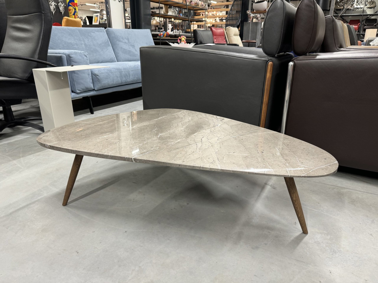 Leolux Iduna Coffee Table Marble Grey | €1,299 | Whoppah