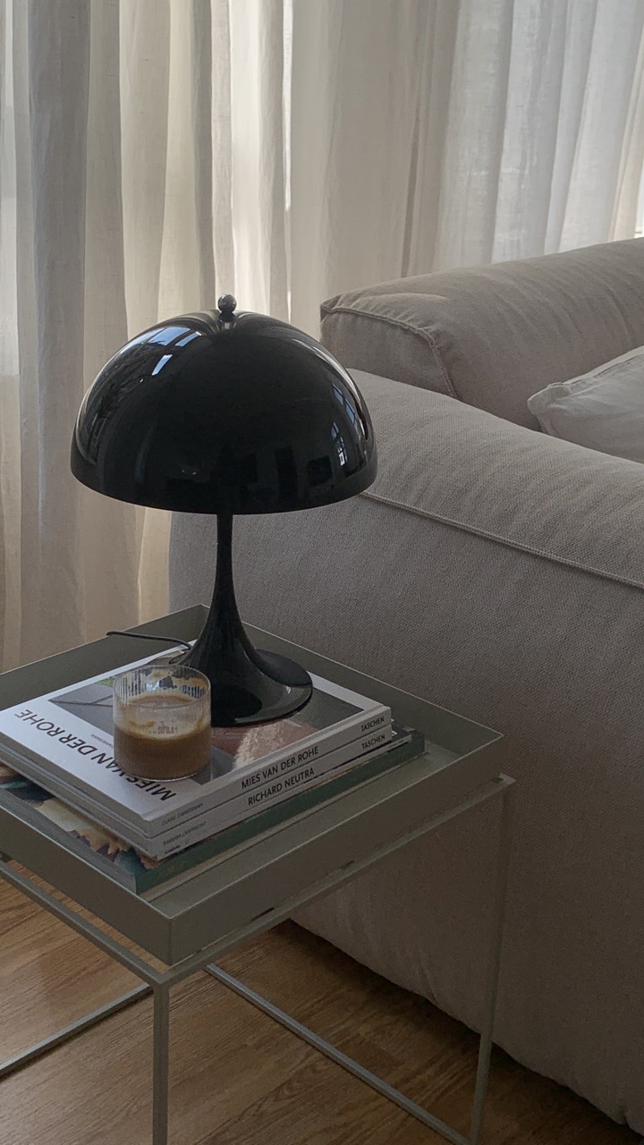 Louis Poulsen Panthella Mini Table Lamp Black | €430 | Whoppah