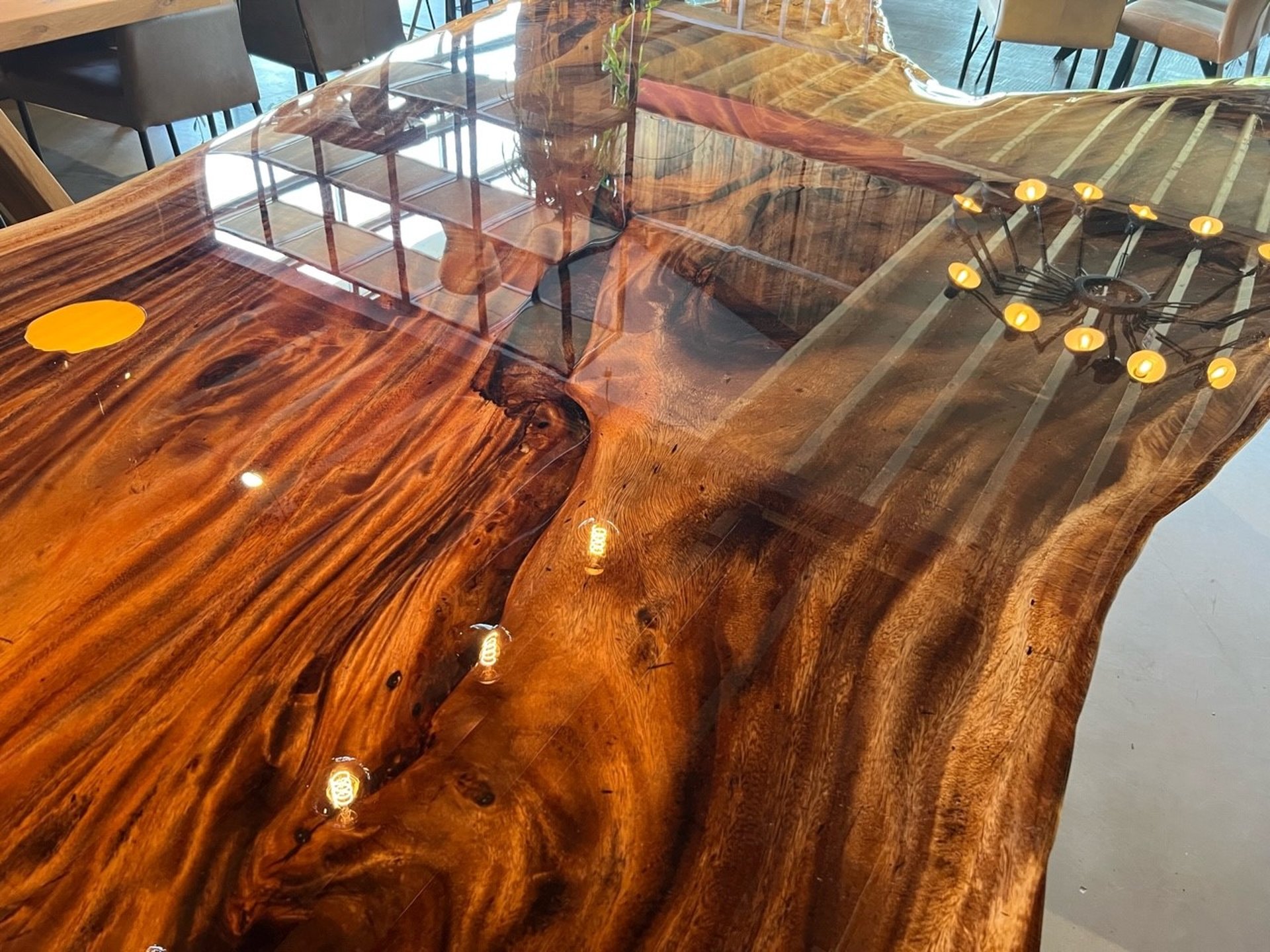 Epoxy Albizia Saman table | € 16,500 | Whoppah