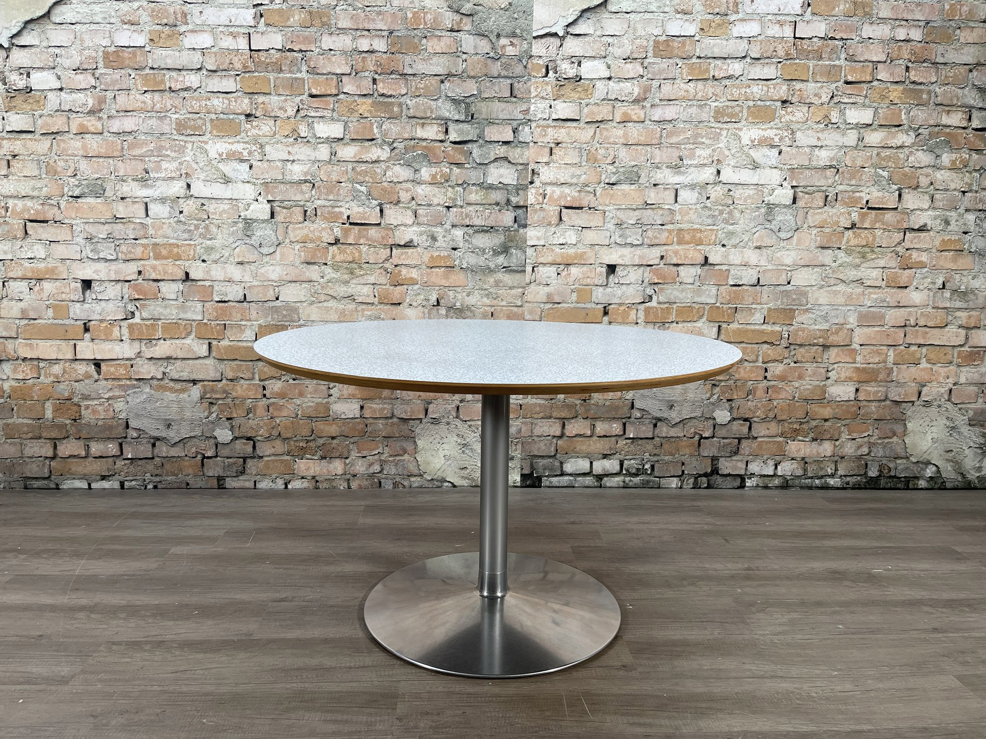 Artifort Dining tables | Whoppah