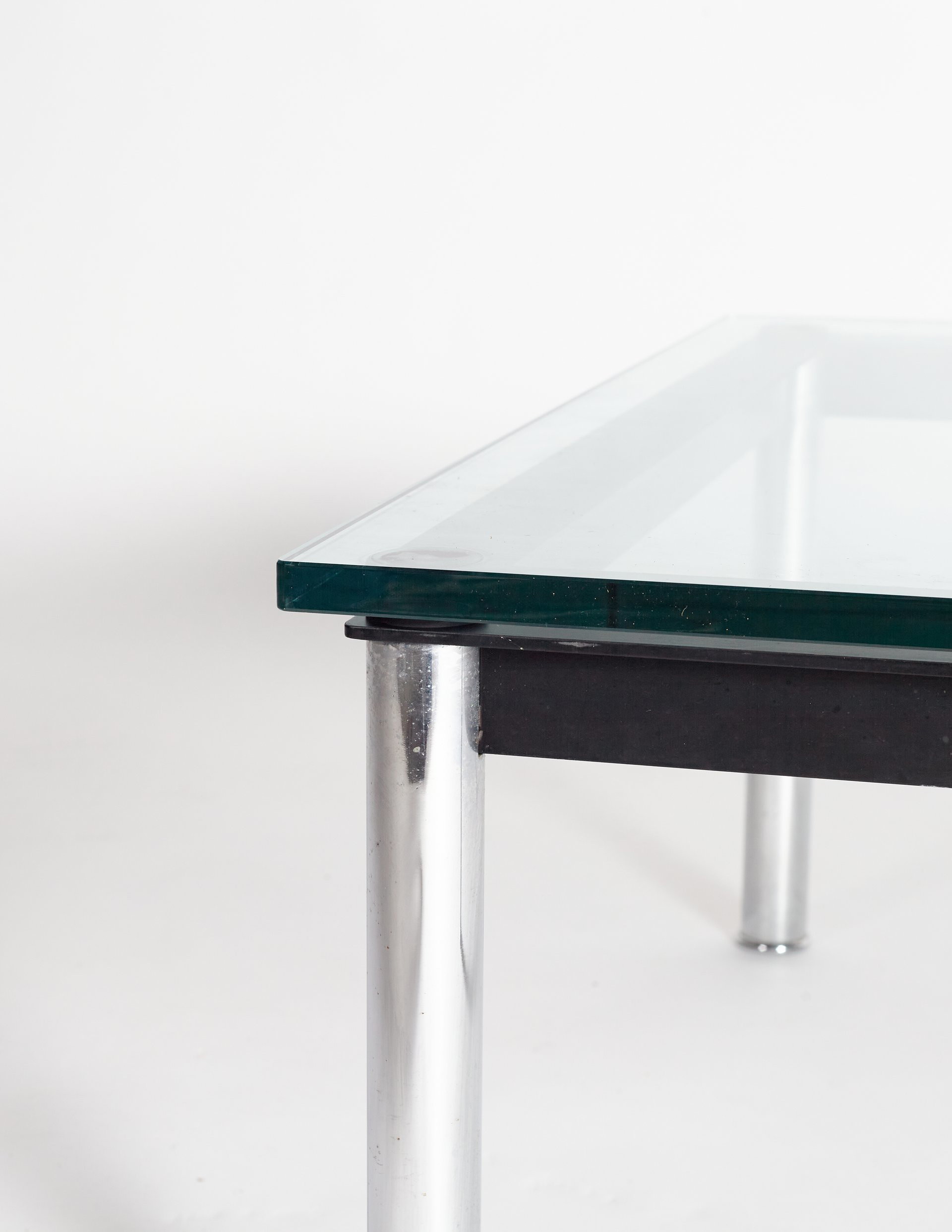 Cassina LC10 Le Corbusier coffee table | € 590 | Whoppah
