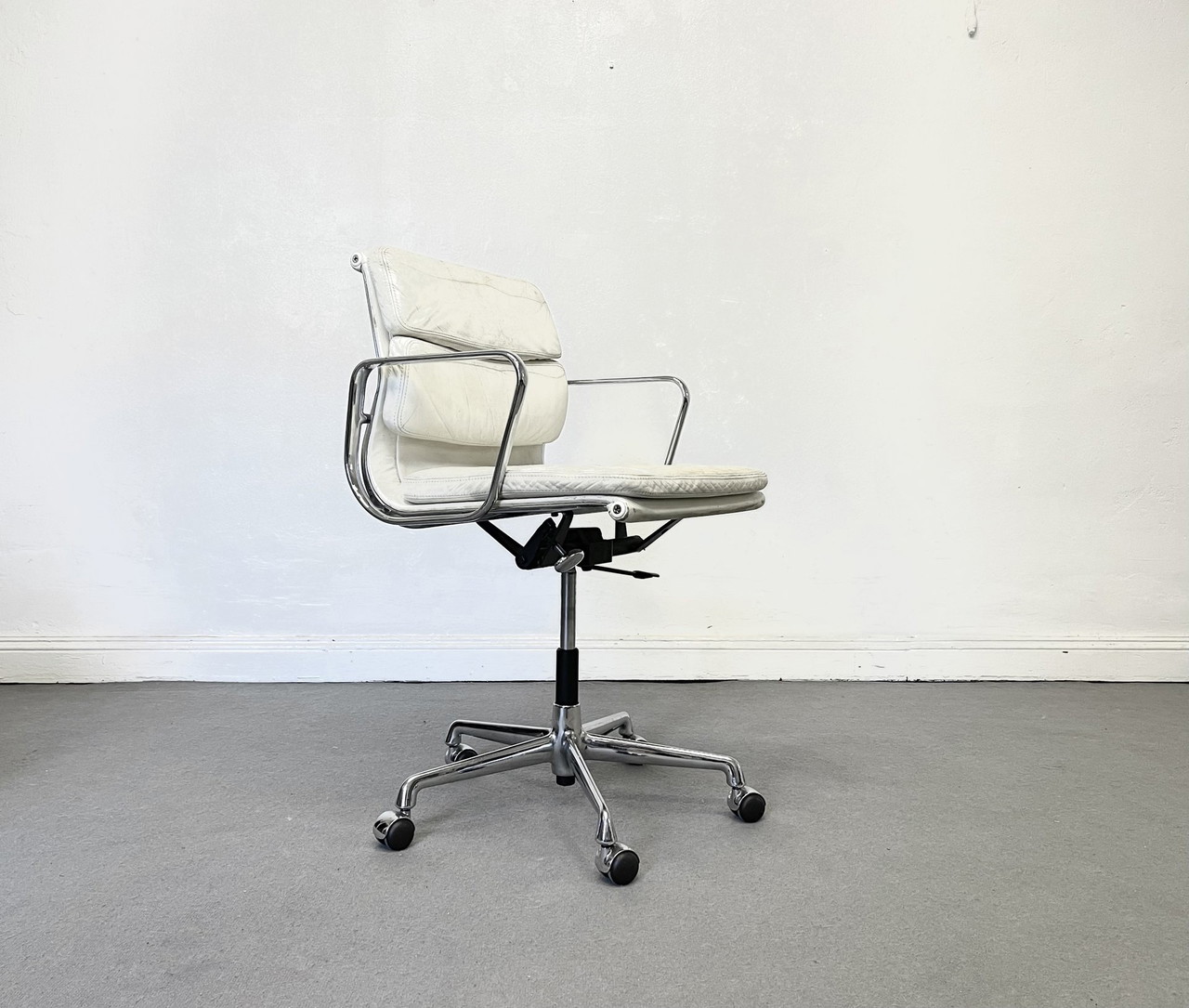 Hermann Miller Desk Chair Office Soft Pad Leather EA 208 | €620 | Whoppah