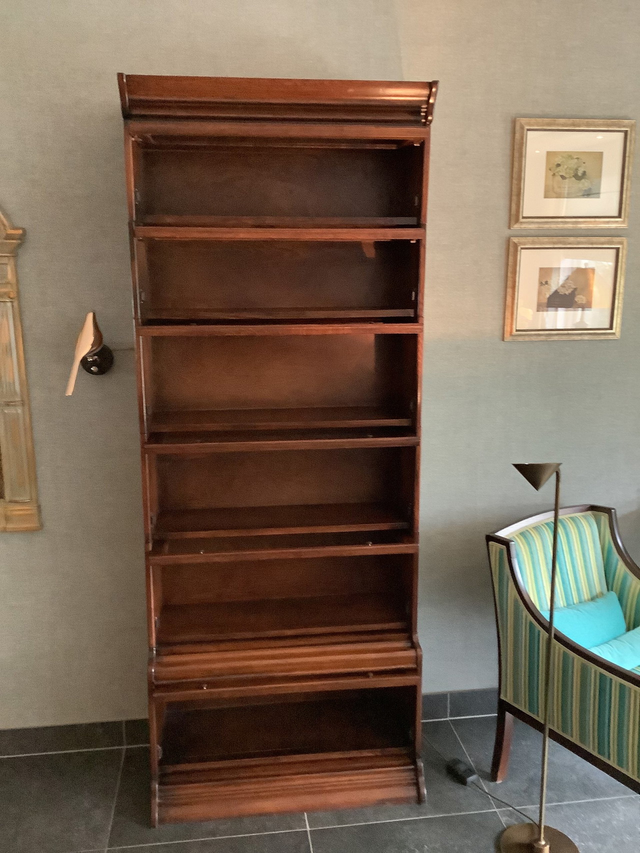 Stackable display case model Globe Wernicke | €450 | Whoppah