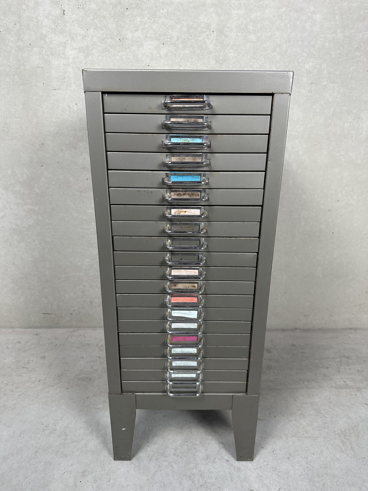 Robust industrial chest of drawers | €120 | Whoppah