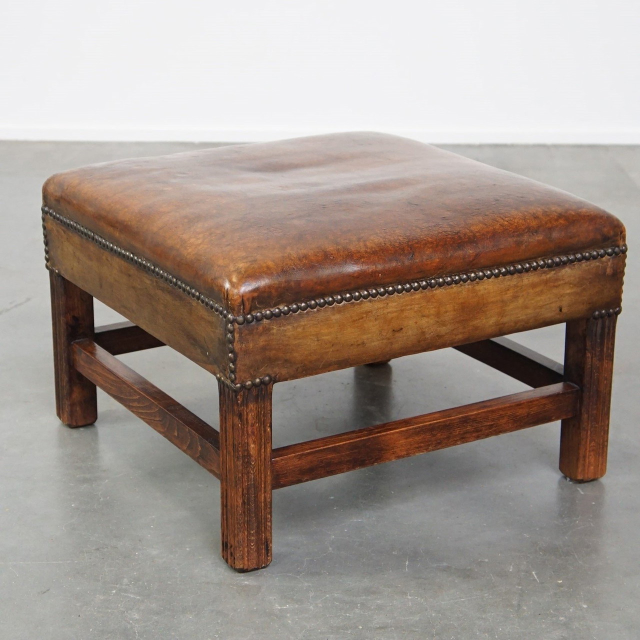 Sheepskin Leather Hocker Combined With Wood | €460 | Whoppah