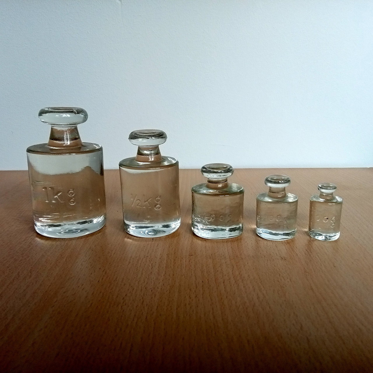 5 Oak Weights In Glass Modern Sleek | €26 | Whoppah