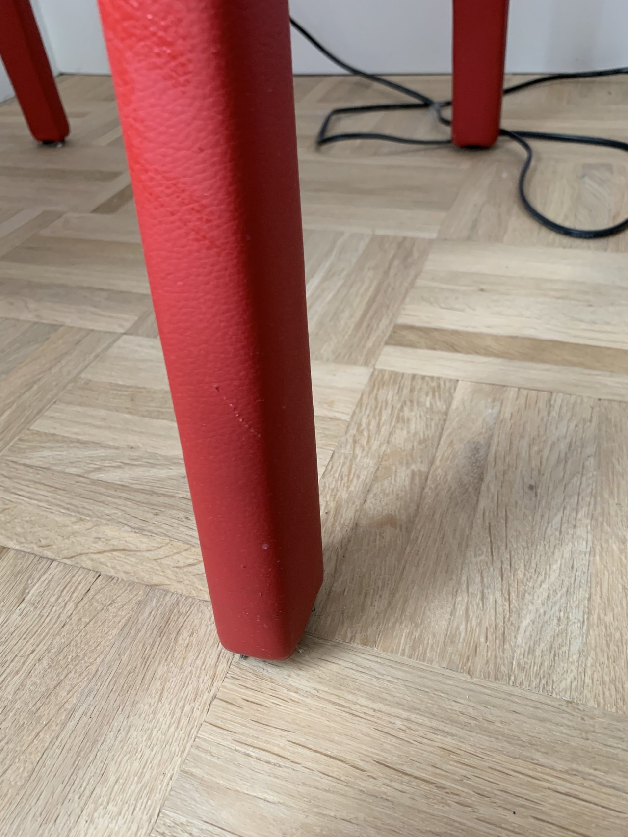 1x Red leather Poliform dining chair Fly2 clone | €110 | Whoppah