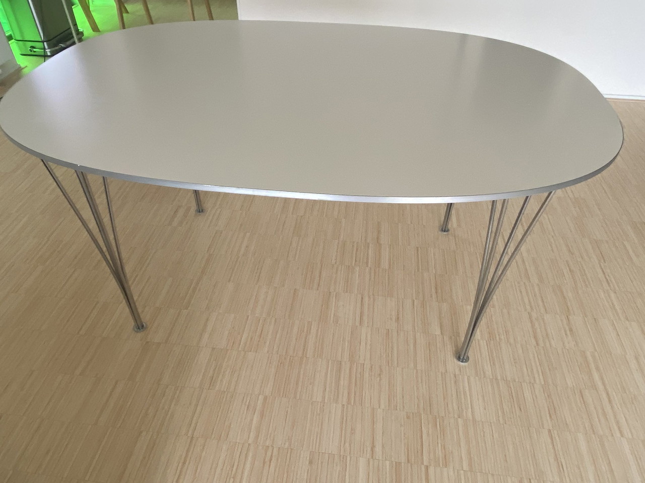 Fritz Hansen dining table | €350 | Whoppah