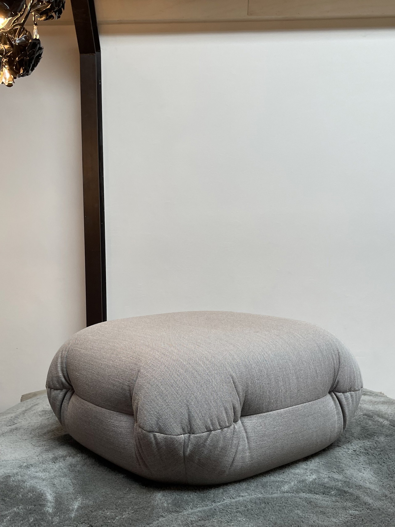 Leolux Pode Unda pouf | €850 | Whoppah