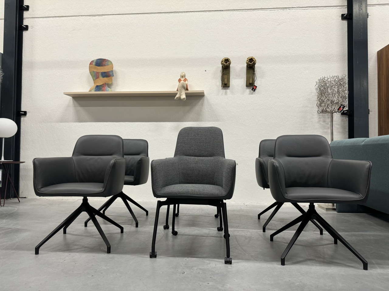 6 Leolux Gyon Dining Chairs Ceras Rock | €3,580 | Whoppah