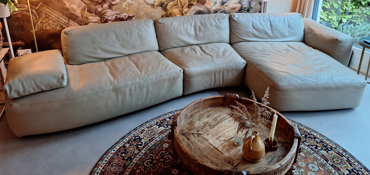 Leolux Copparo Cumulus Leather Design Sofa Electric | €3,450 | Whoppah