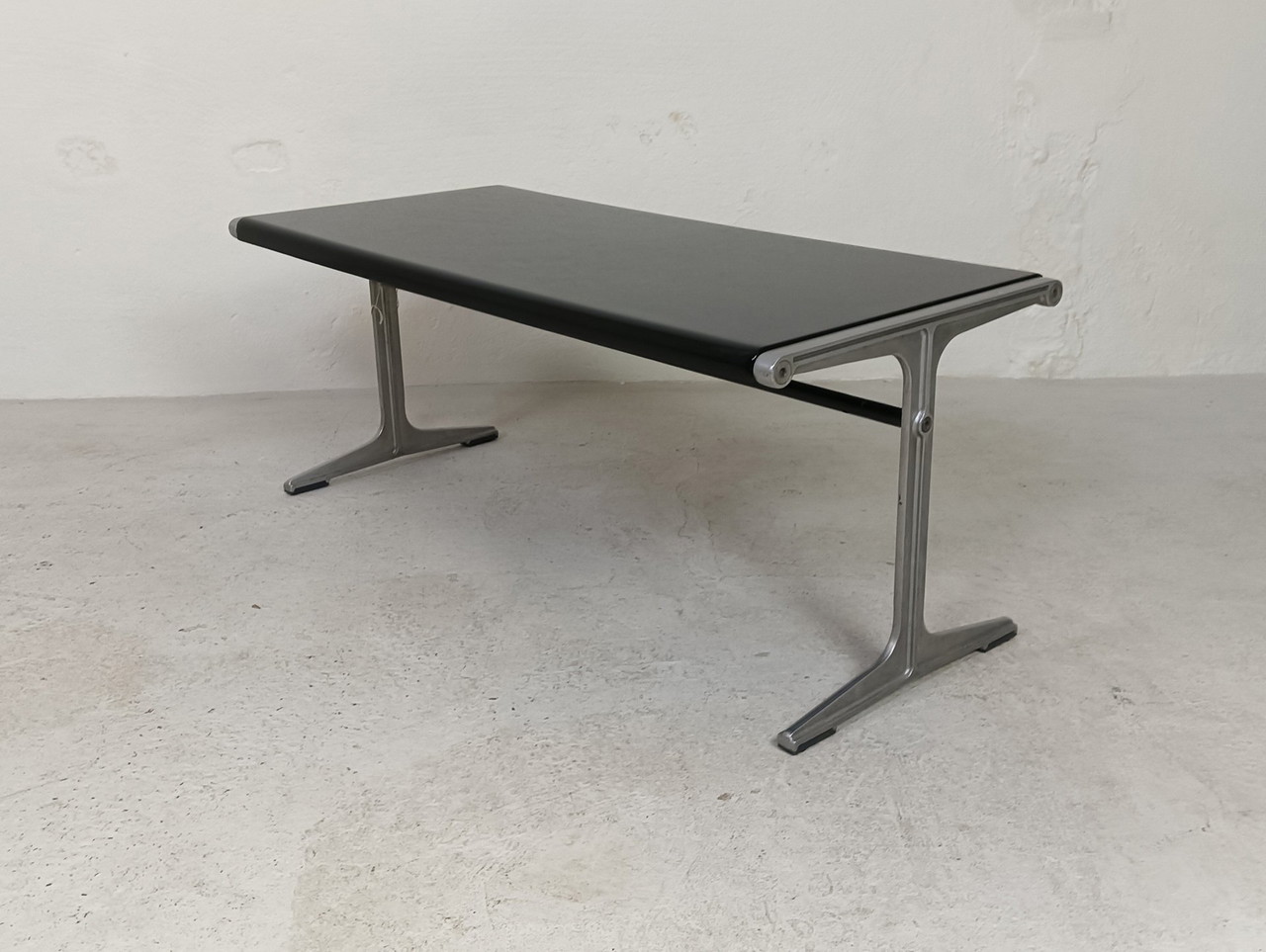 Friso Kramer "Olympic Coffee Table" | €700 | Whoppah