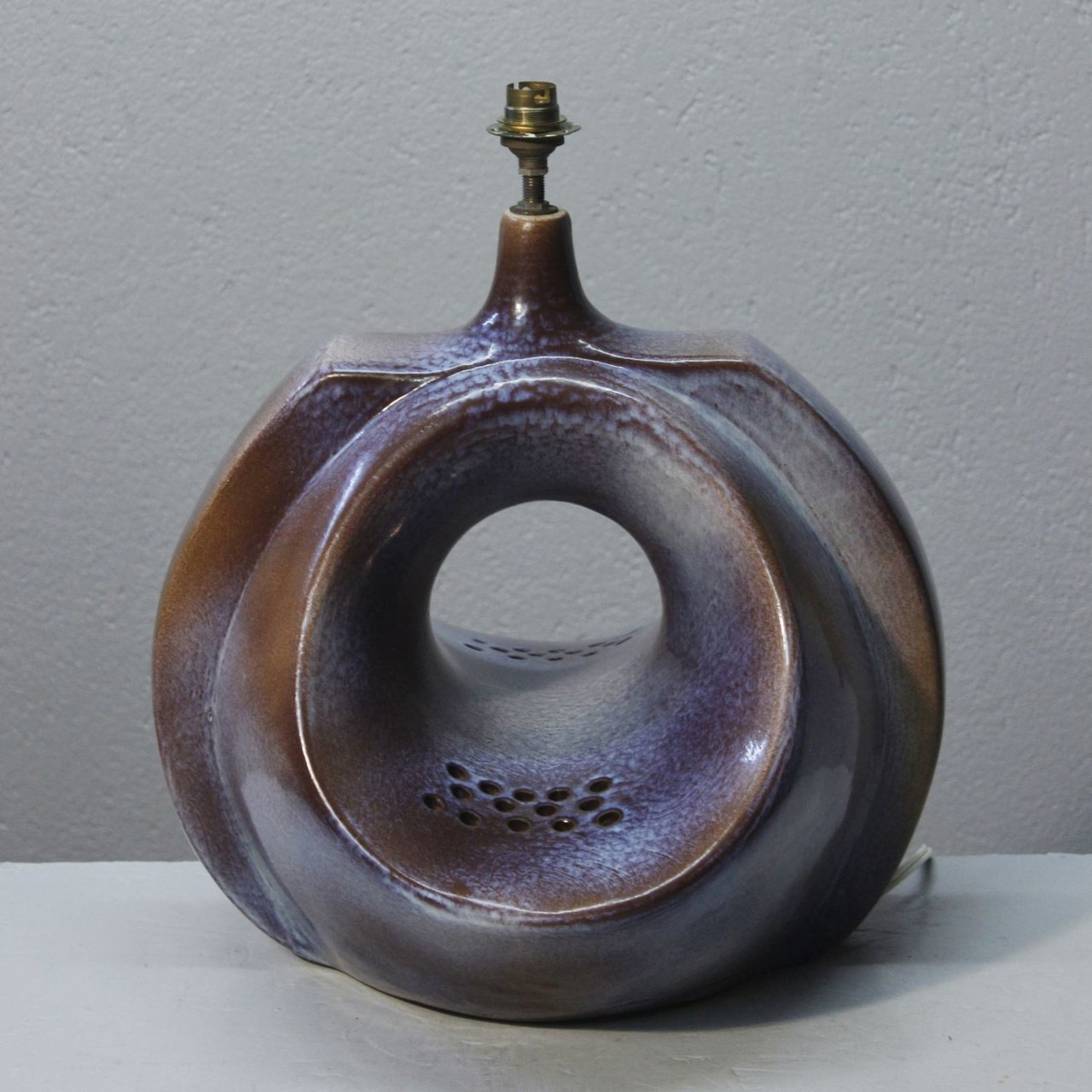 Fred & Andrée Stocker - Grande base per lampada in terracotta traforata ...