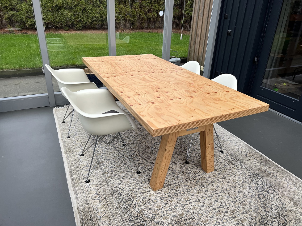 S.T.E.R.K work table / dining table | €150 | Whoppah